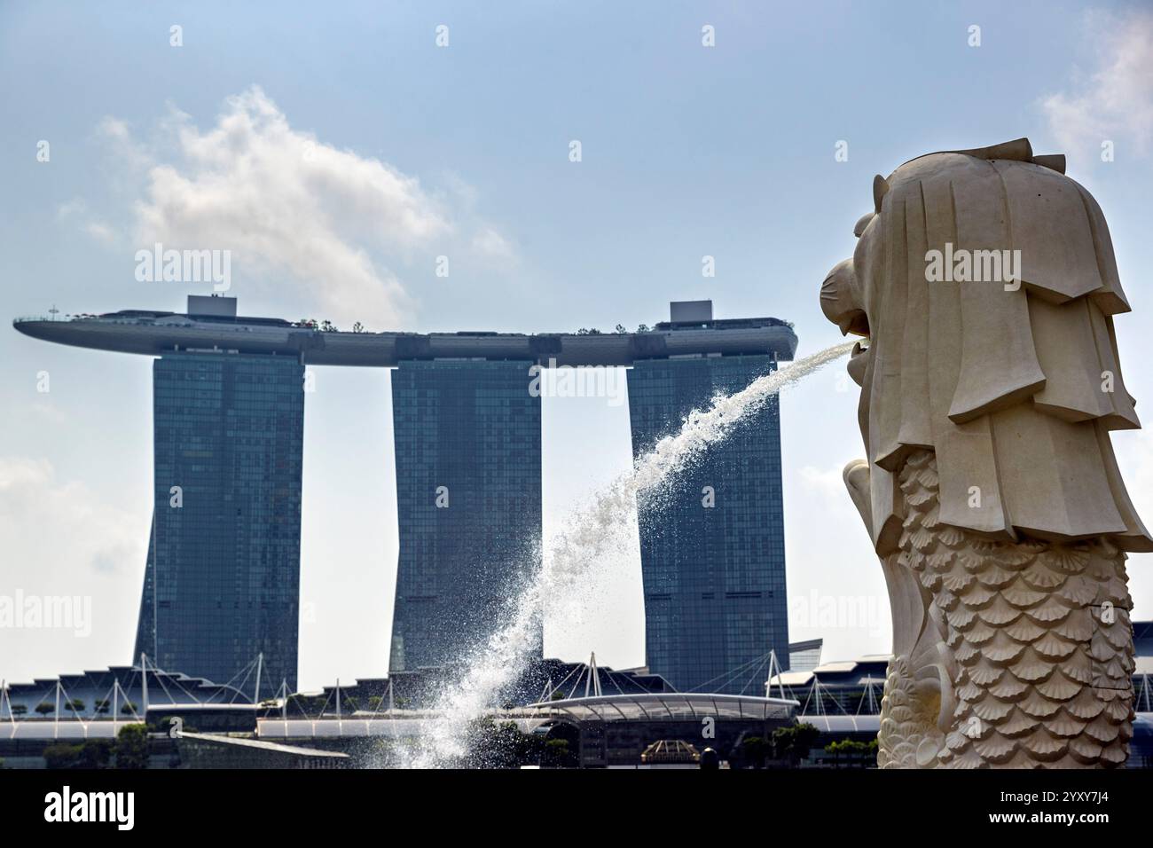 The three towers of the Marina Bay Sands Hotel, and Merlion statue at ...