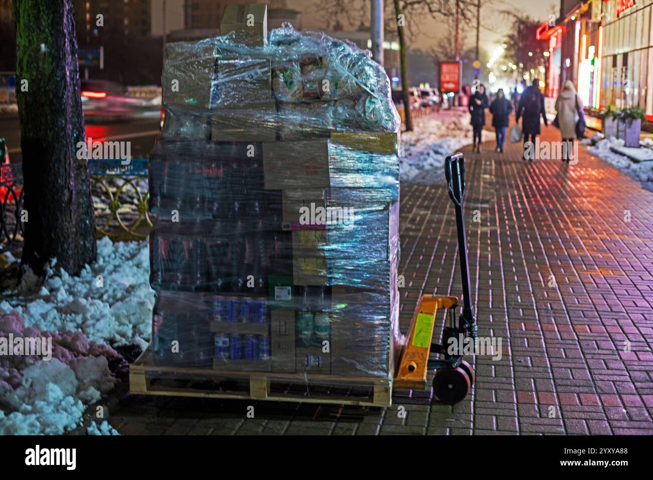 container with drinks outside in front of the supermarket Stock Photo ...