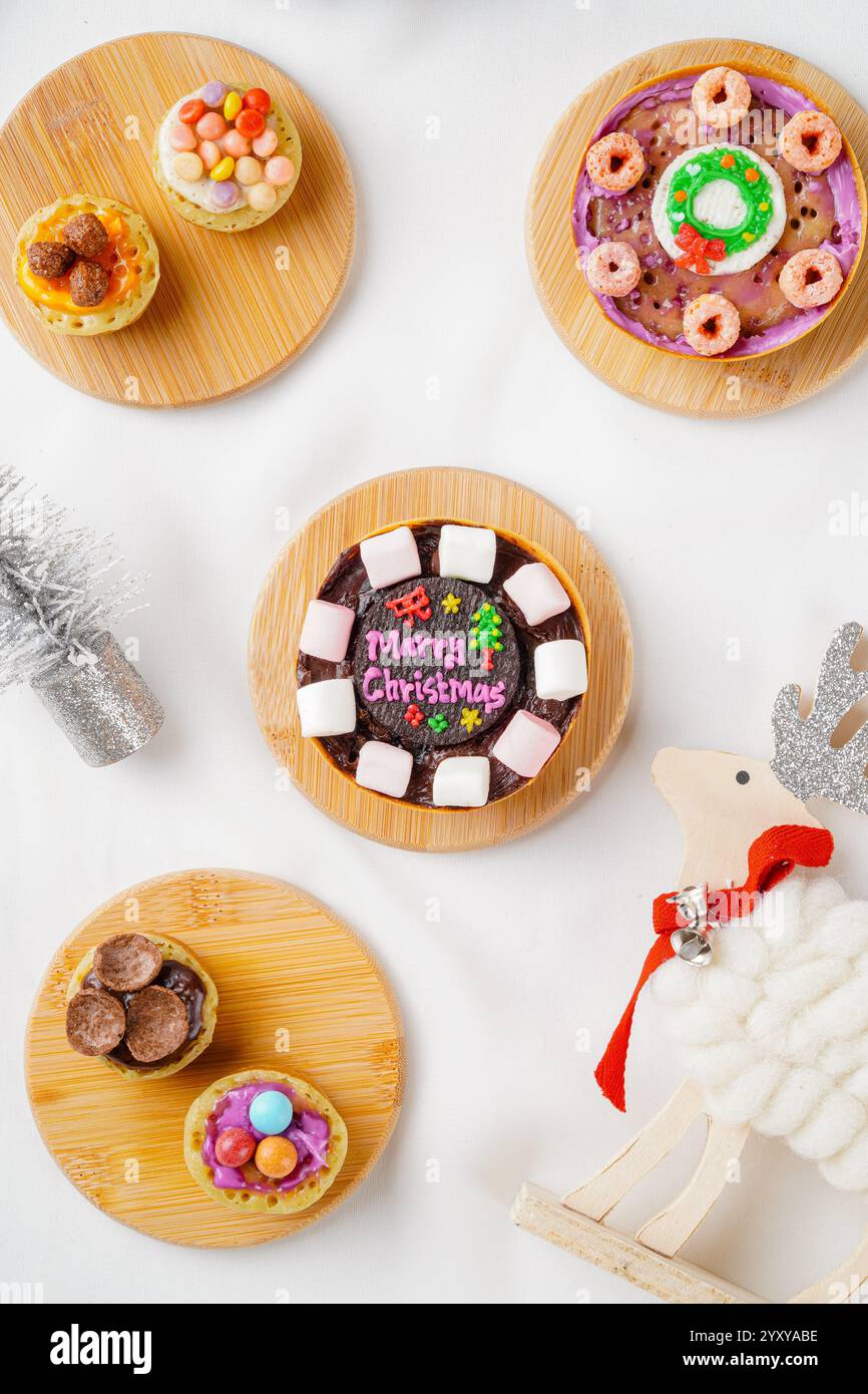 Martabak Mini Bangka with various Topping. The martabak mini bangka is ...