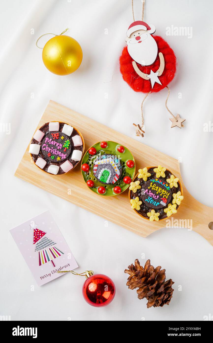 Martabak Mini Bangka with various Topping. The martabak mini bangka is ...