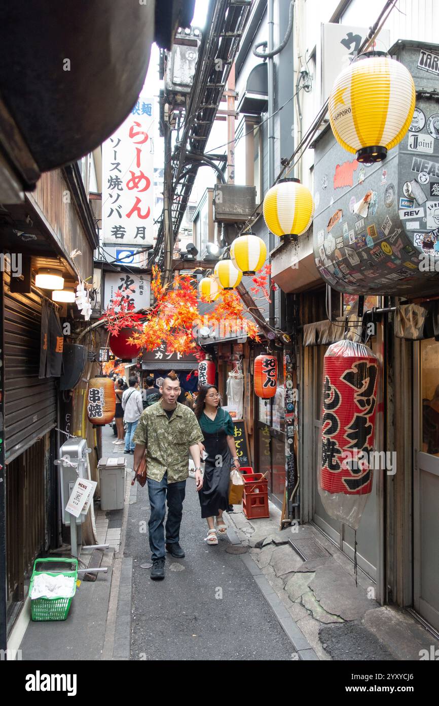 Memory lane alley e in Omoide Yokocho district, Shinjuko,Tokyo, Japan ...