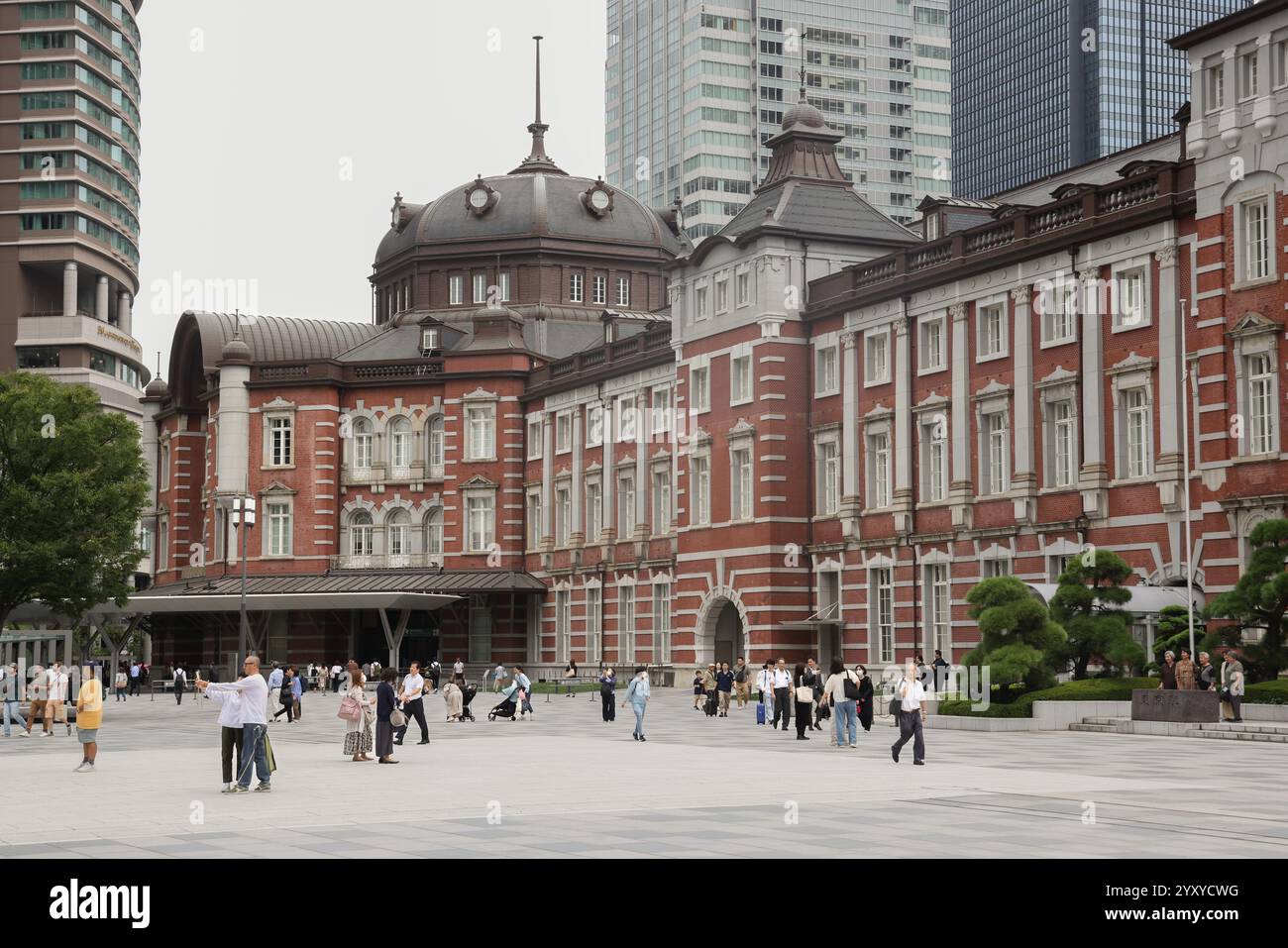 View across Marunouchi Square towards the Tokyo Station in the Marunouchi business district ...
