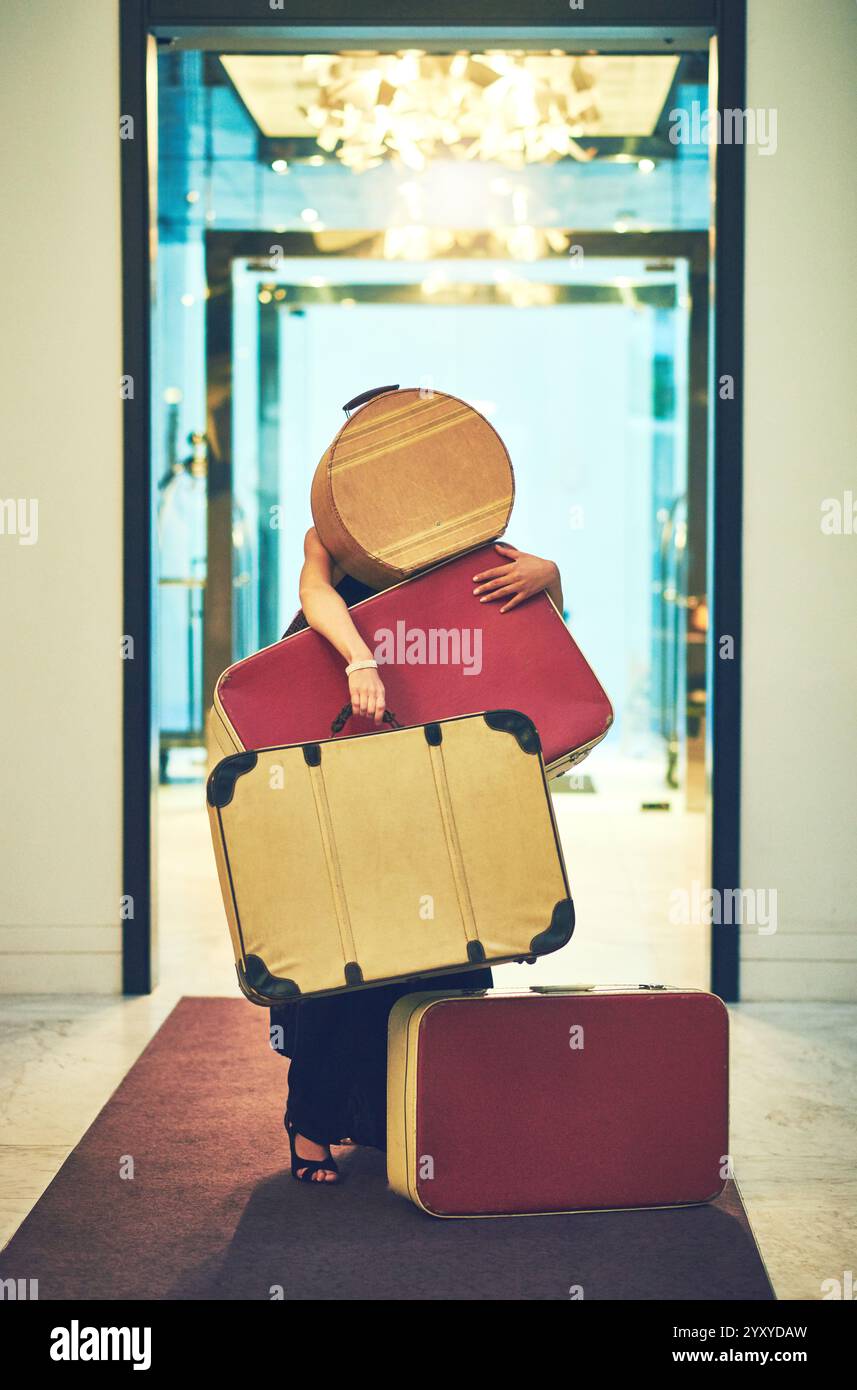 Lifting heavy suitcase hi-res stock photography and images - Alamy
