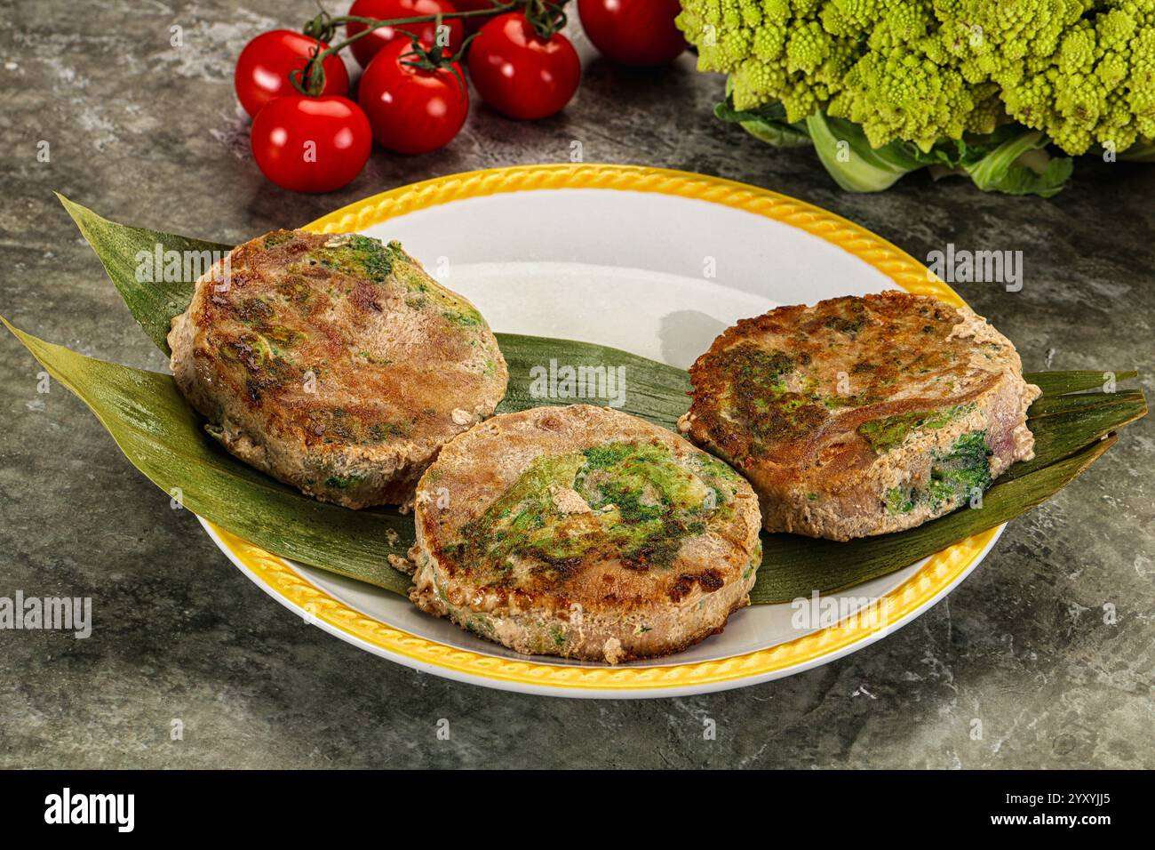 Roasted tuna medallion with broccoli cabbage Stock Photo - Alamy