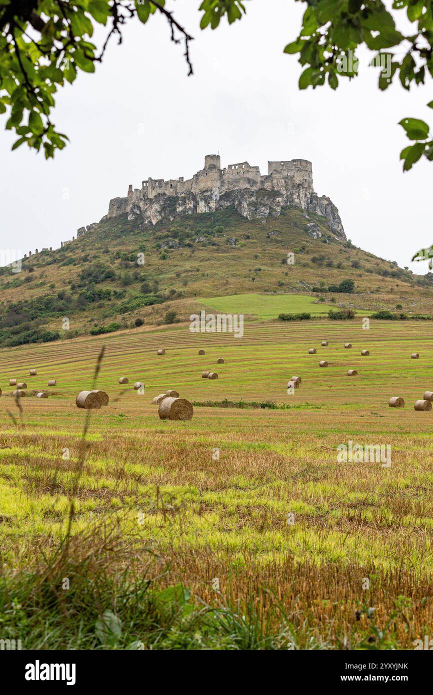 Zipser Burg, Spišský hrad, UNESCO World Heritage, View from Inside into ...