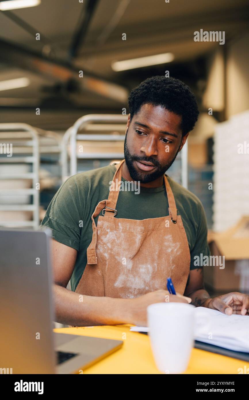 Commercial kitchen laptop hi-res stock photography and images - Alamy