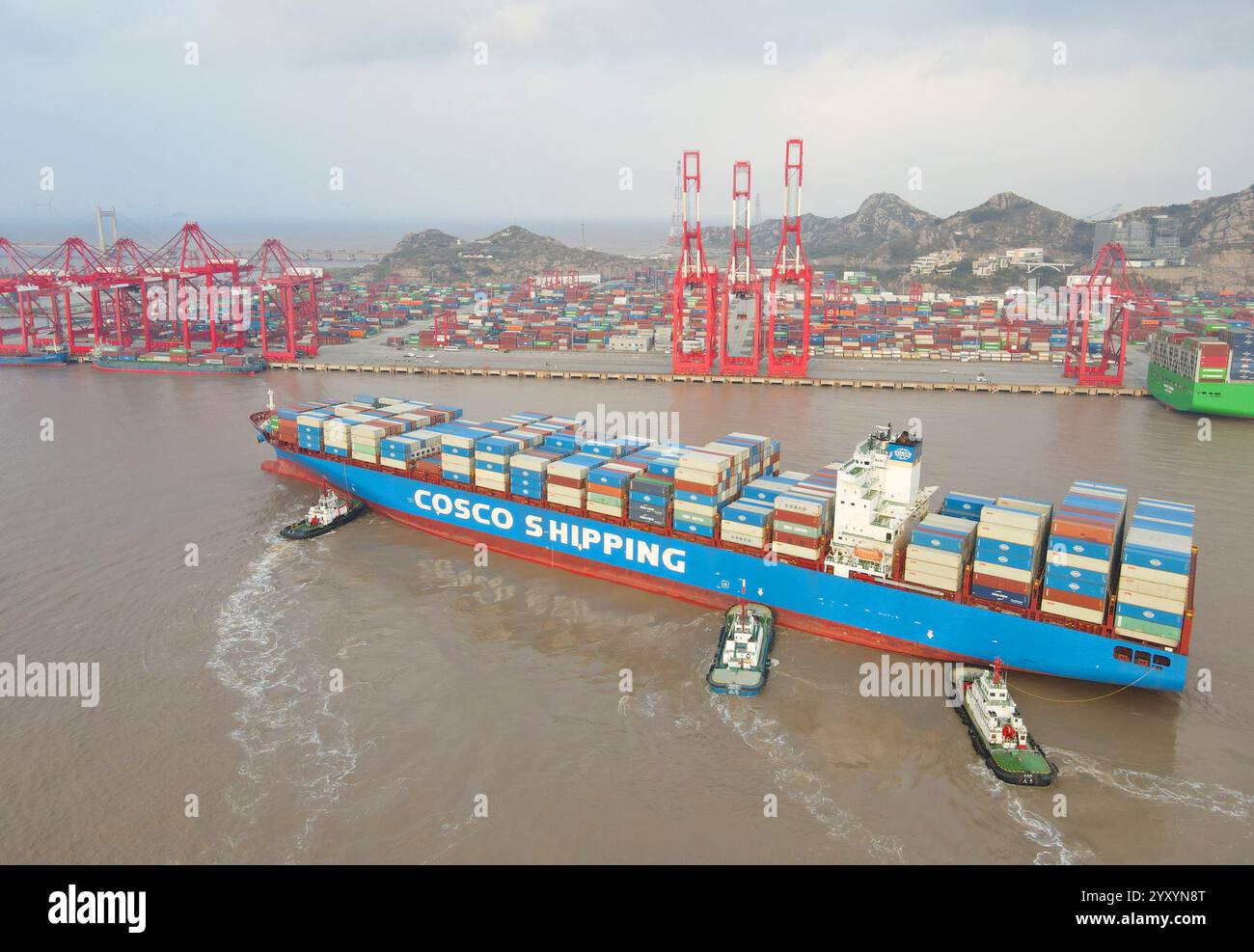 (241218) -- SHANGHAI, Dec. 18, 2024 (Xinhua) -- An aerial drone photo ...