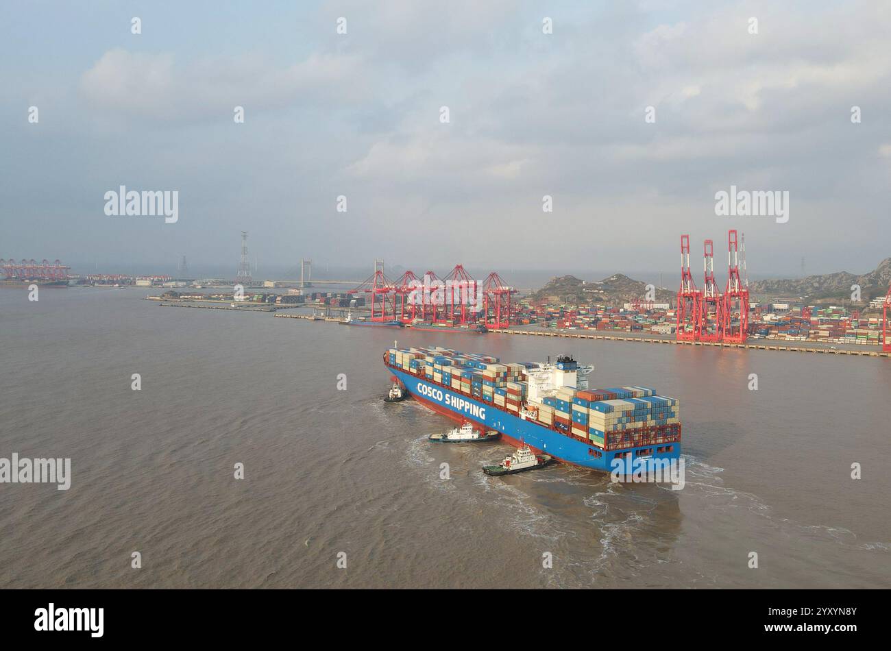 (241218) -- SHANGHAI, Dec. 18, 2024 (Xinhua) -- An aerial drone photo ...