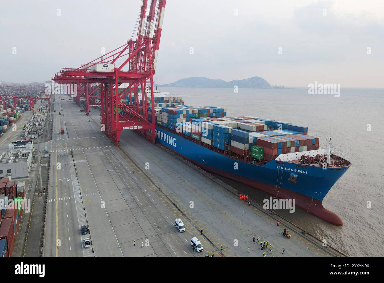 (241218) -- SHANGHAI, Dec. 18, 2024 (Xinhua) -- An aerial drone photo ...