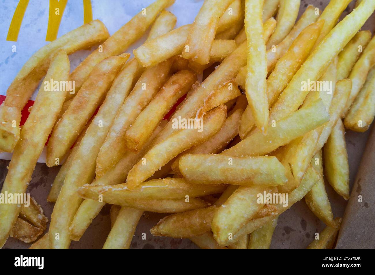 McDonalds, kleine Pommes *** McDonalds, small fries Stock Photo - Alamy