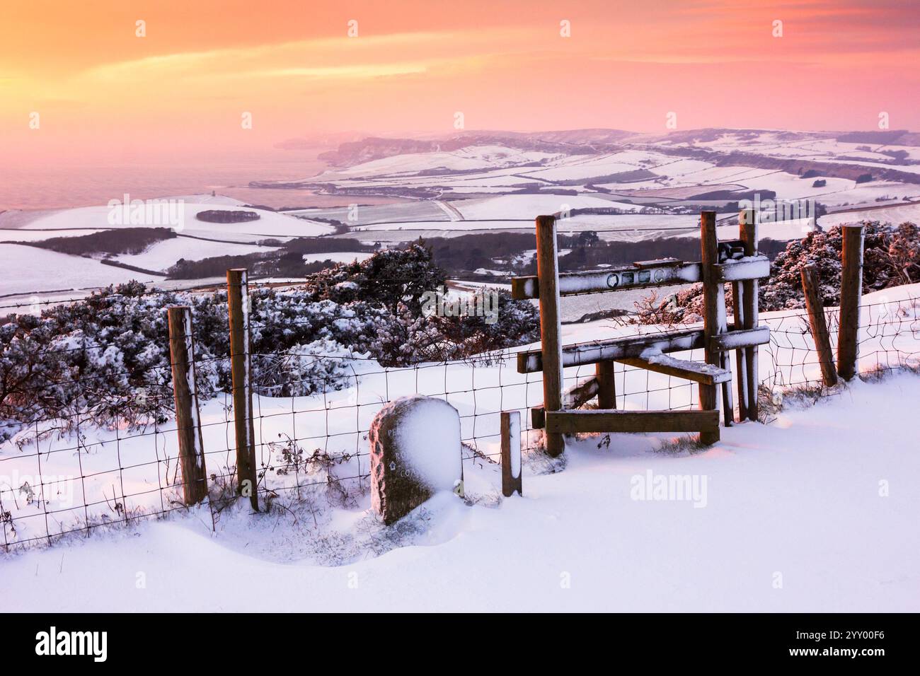 Snow covered view from Swyre Head towards Kimmeridge Bay. Dorset, UK ...
