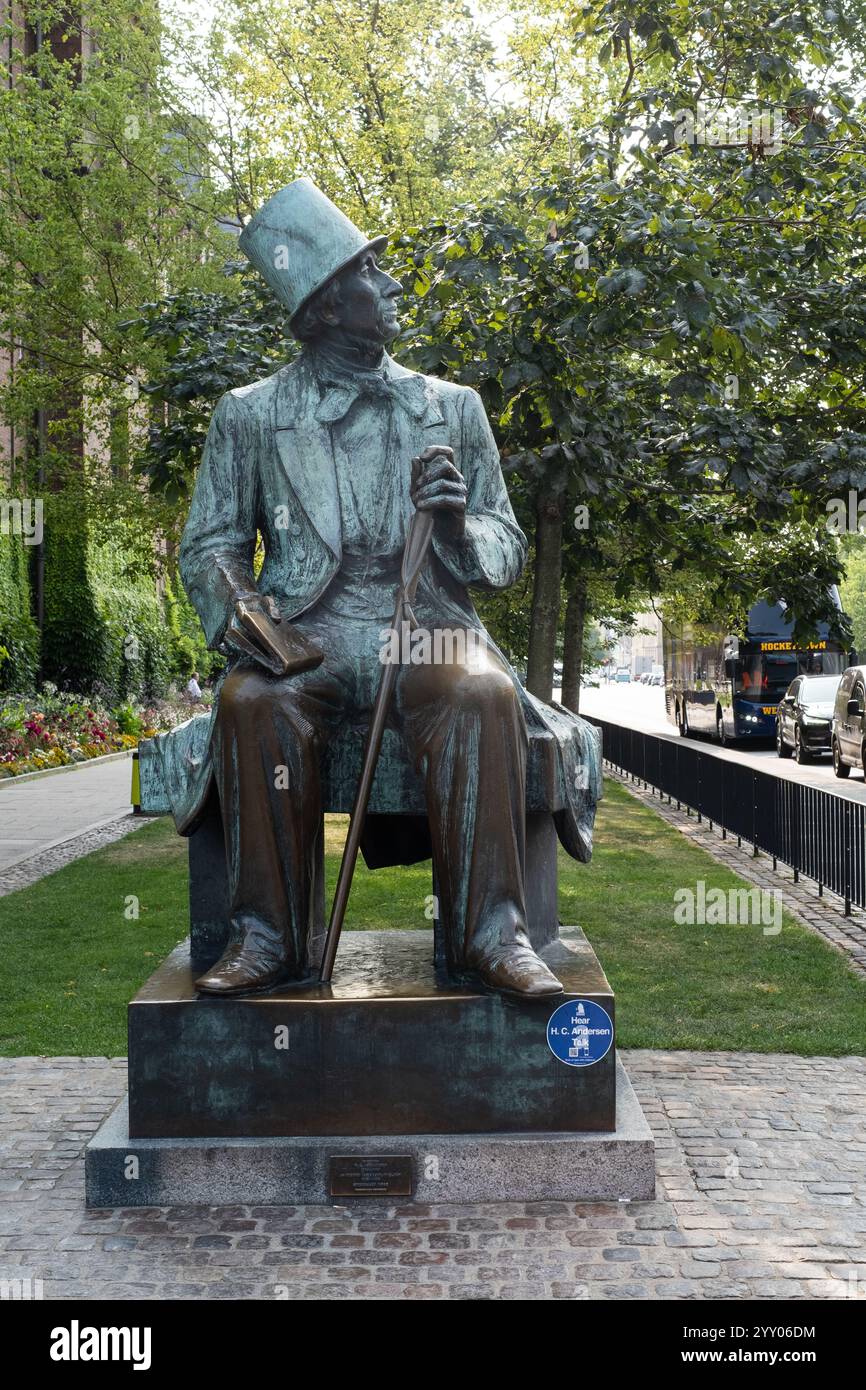 Hans Christian Andersen statue near City Hall Square, Rådhuspladsen ...