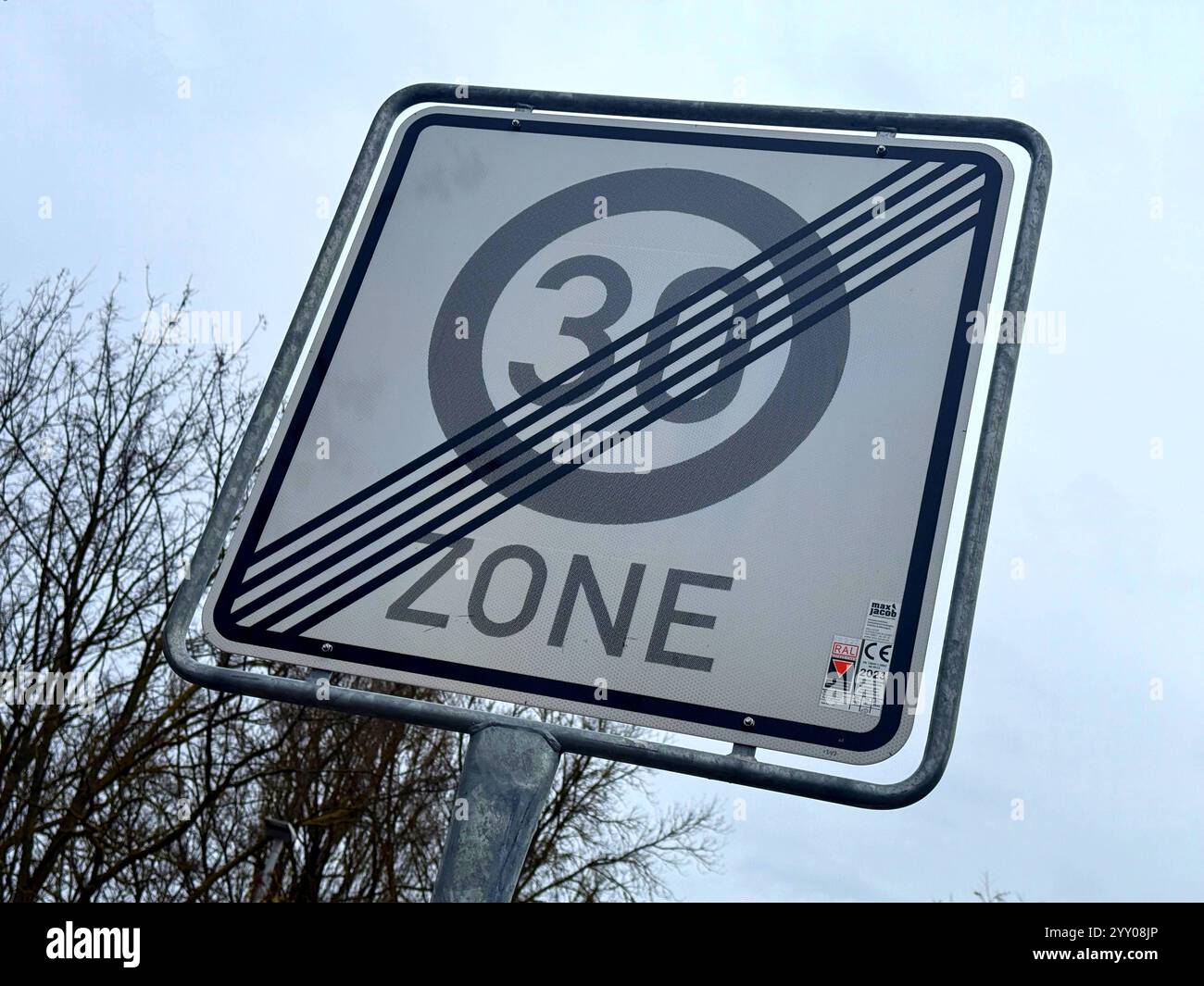 Verkehrszeichen Ende 30er Zone *** Traffic sign end 30 zone Copyright: xmix1pressx Stock Photo ...