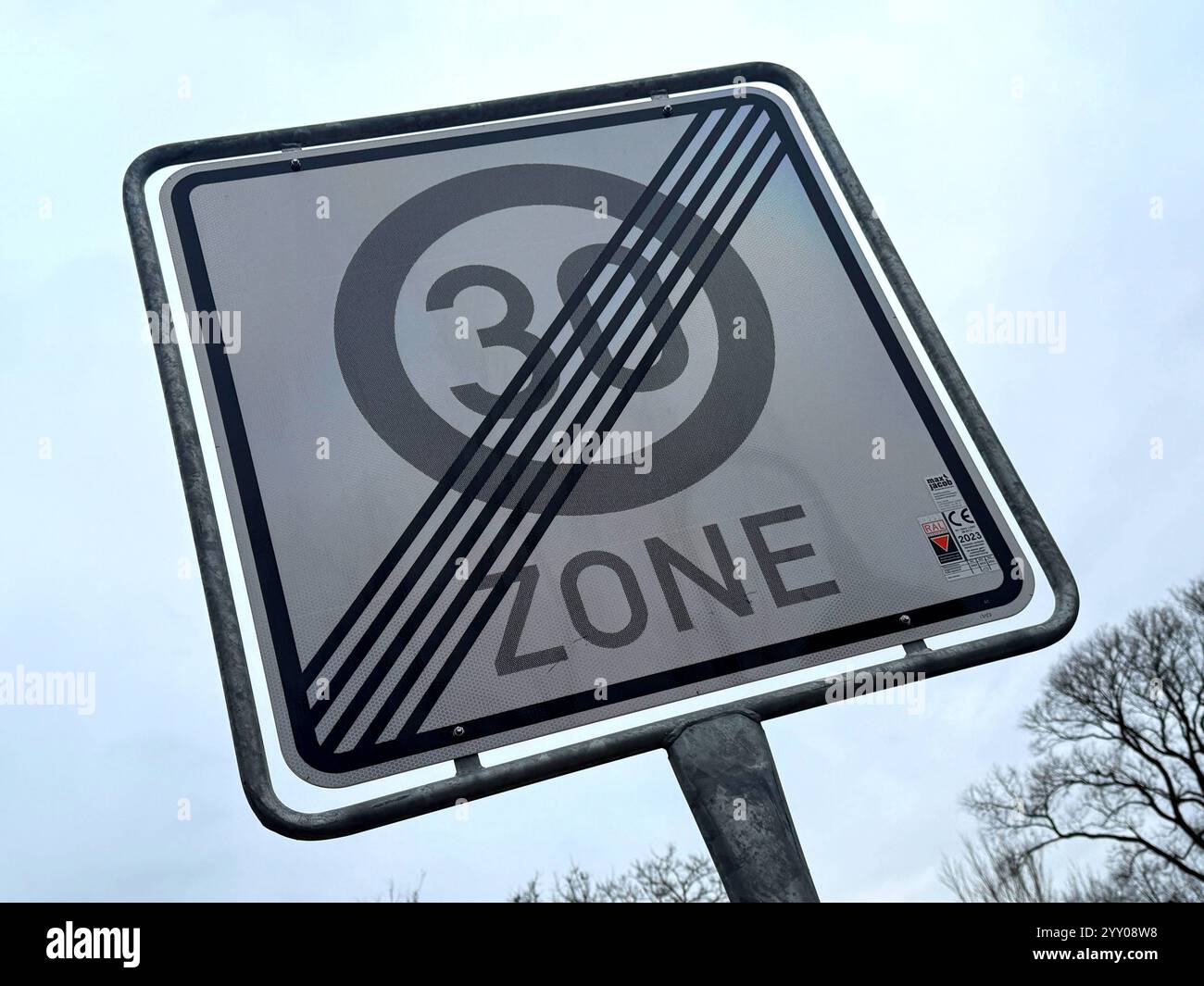 Verkehrszeichen Ende 30er Zone *** Traffic signs end of 30 zone ...