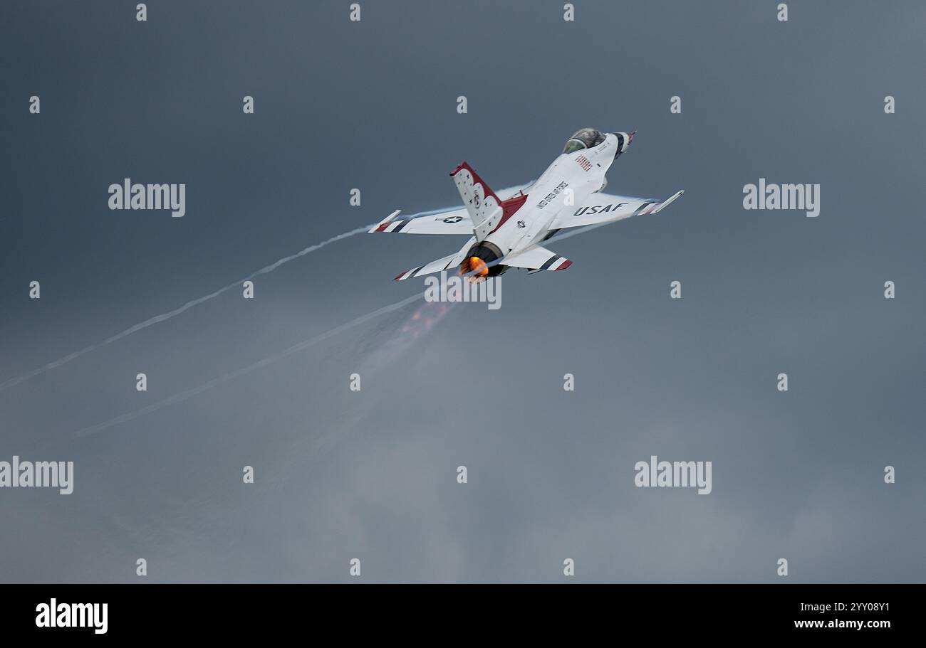 The United States Air Force Air Demonstration Squadron "Thunderbirds ...