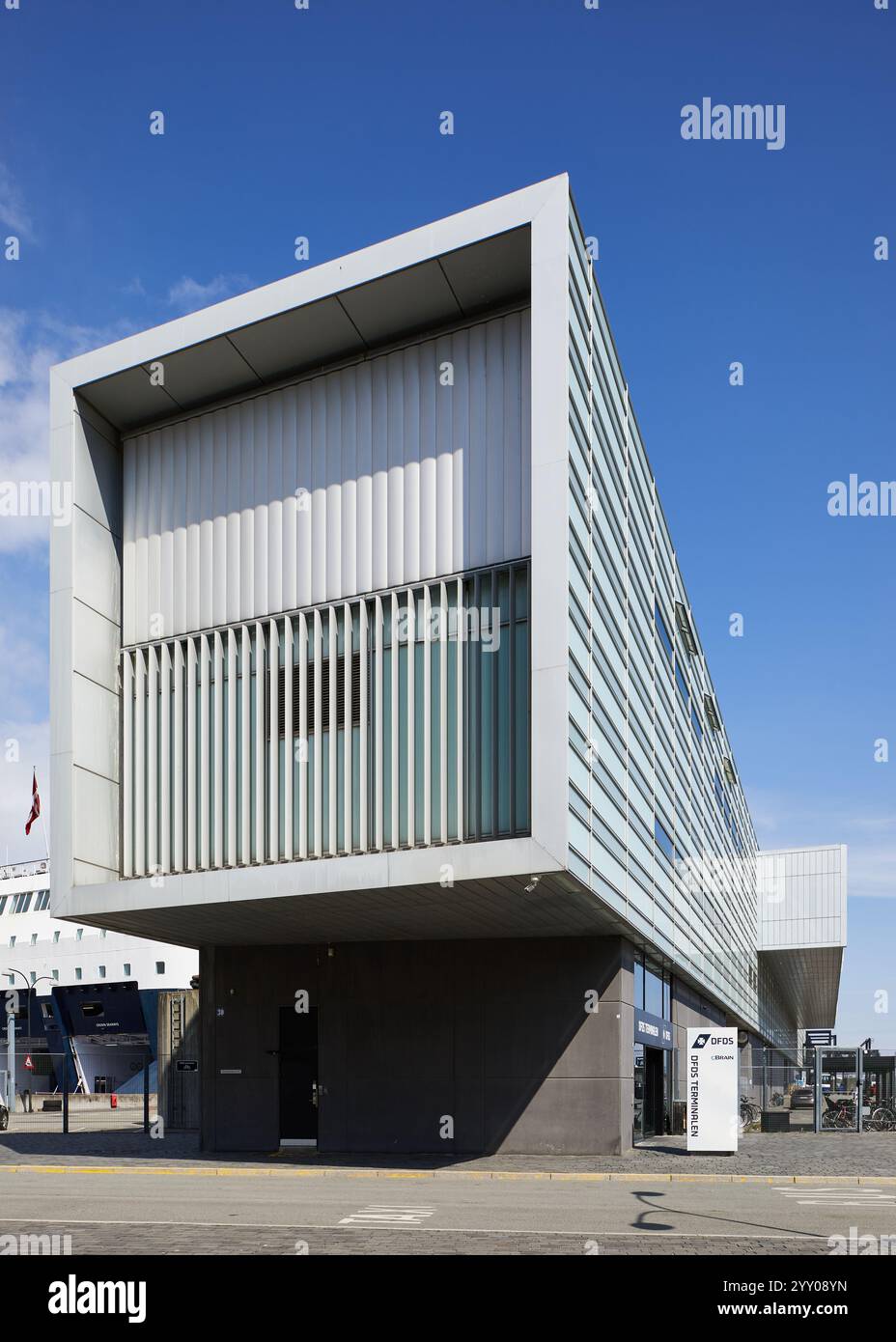 Dfds faergeterminal hi-res stock photography and images - Alamy