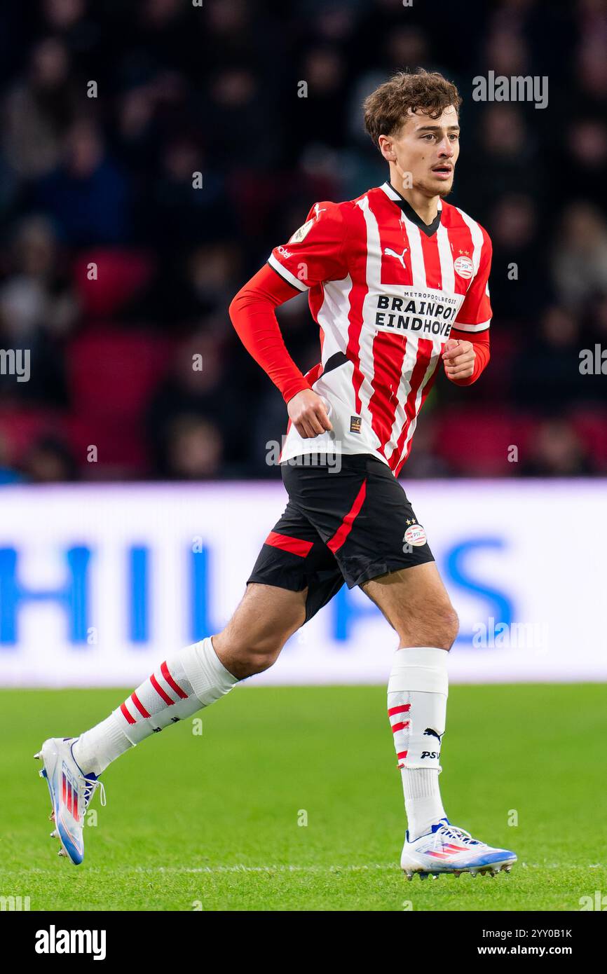 Eindhoven, Netherlands. 17th Dec, 2024. EINDHOVEN, NETHERLANDS - DECEMBER 17: Samuel Gomez van ...