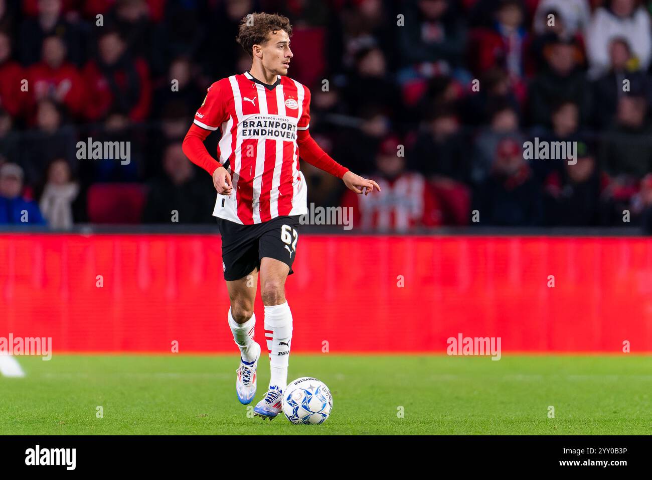 Eindhoven, Netherlands. 17th Dec, 2024. EINDHOVEN, NETHERLANDS - DECEMBER 17: Samuel Gomez van ...