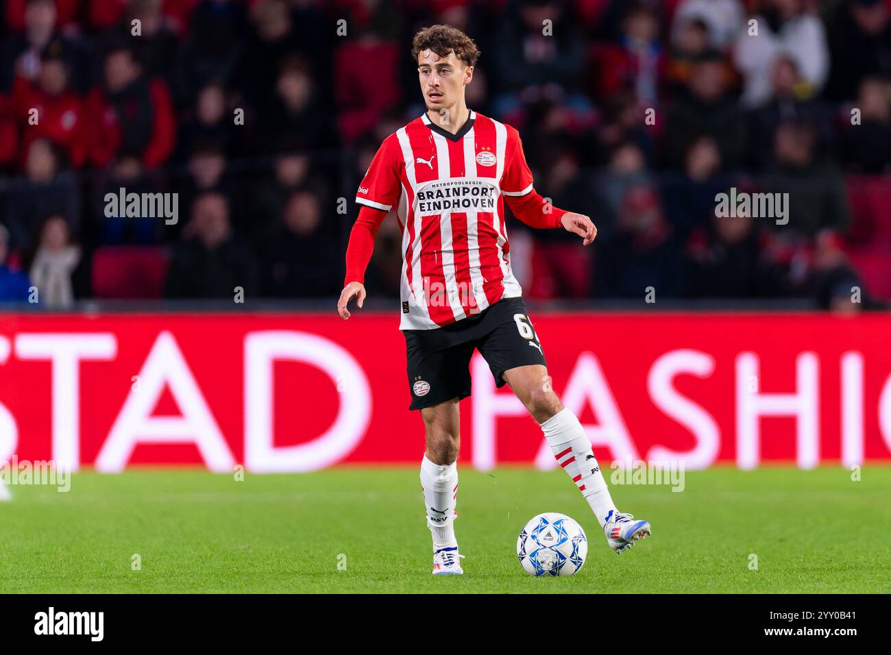 Eindhoven, Netherlands. 17th Dec, 2024. EINDHOVEN, NETHERLANDS - DECEMBER 17: Samuel Gomez van ...