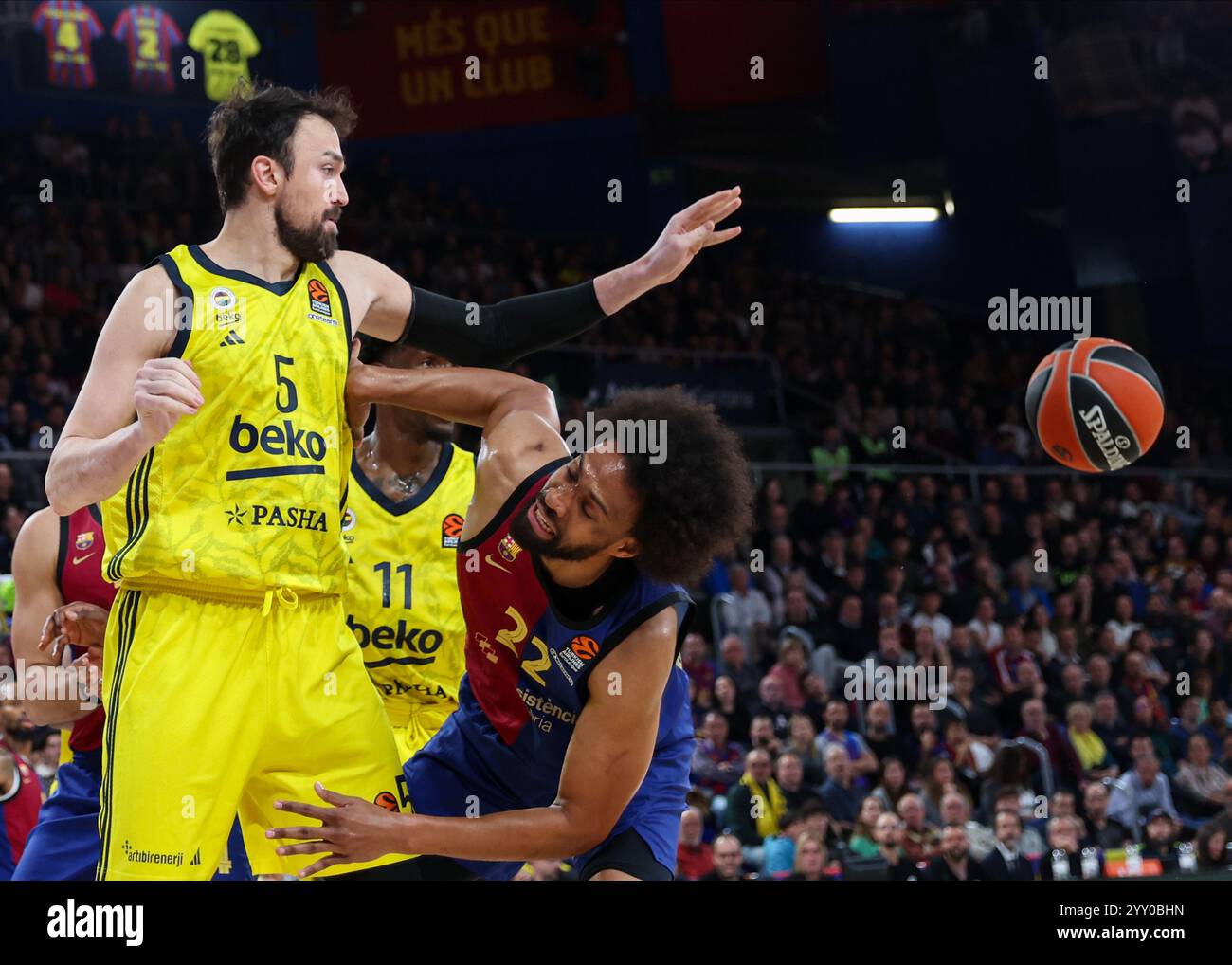 Jabari Ali Parker of FC Barcelona and Sertac Sanli of Fenerbahce Beko ...