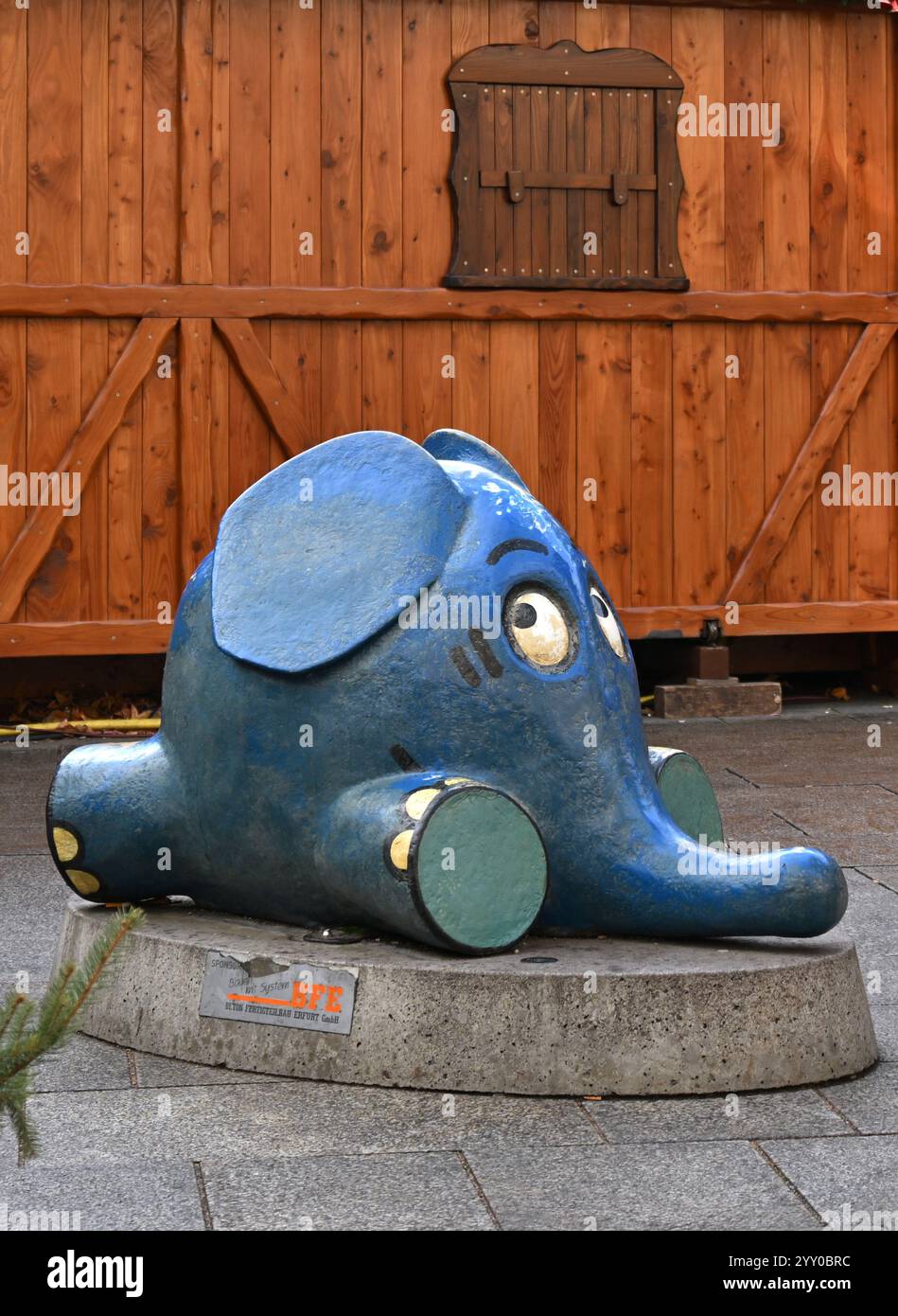 PRODUCTION - 18 December 2024, Thuringia, Erfurt: The sculpture "Little ...