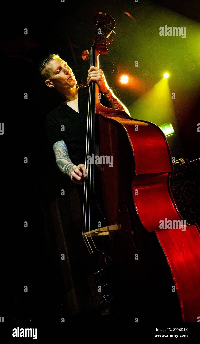 Skinny lister stage hi-res stock photography and images - Alamy