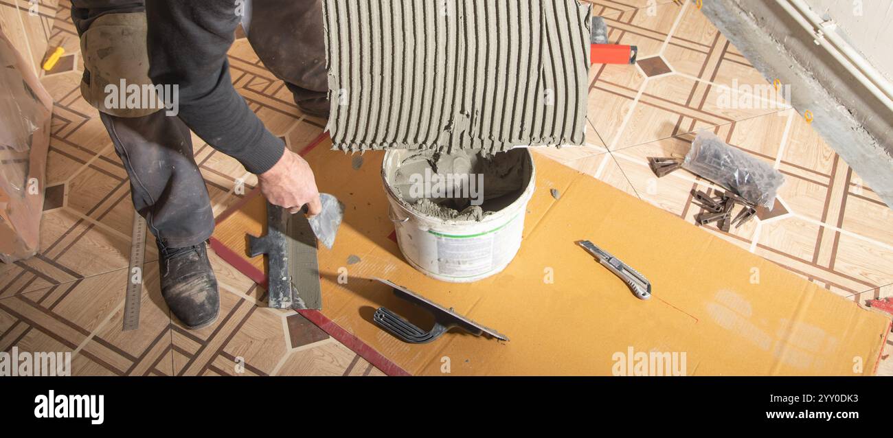 Construction spatula using home hi-res stock photography and images - Alamy