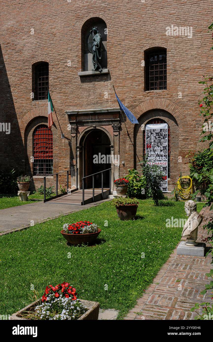 One of the entrances to the Palazzo dei Diamanti, a Renaissance palace ...