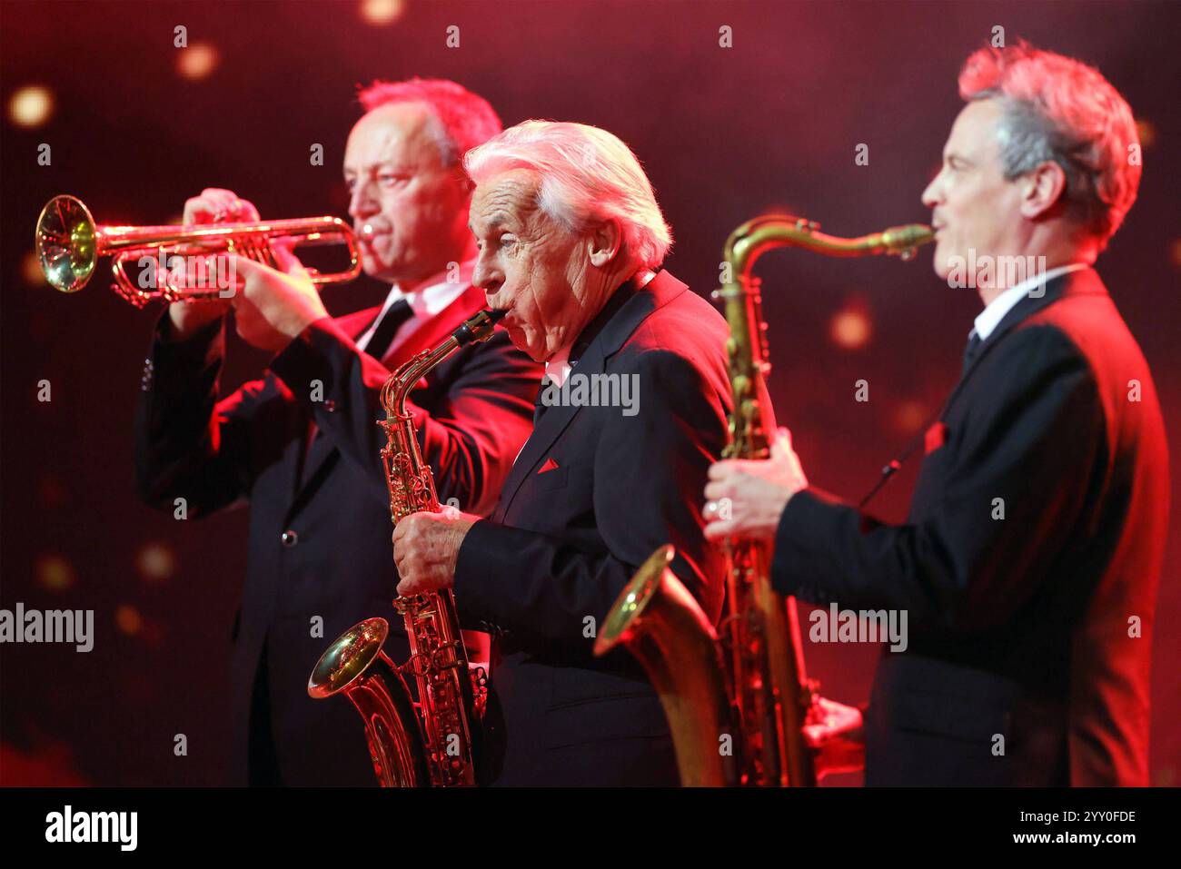 Pepe Lienhard am Saxophon bei der TV-Aufzeichnung der Tribute-Show Udo ...
