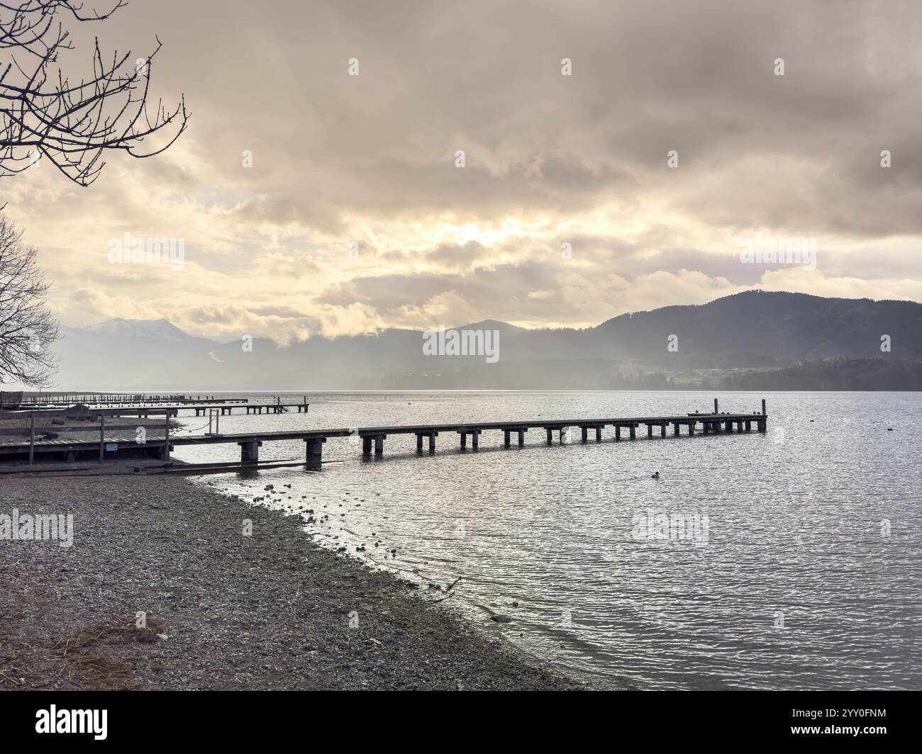 Serene lakeside scenery hi-res stock photography and images - Alamy