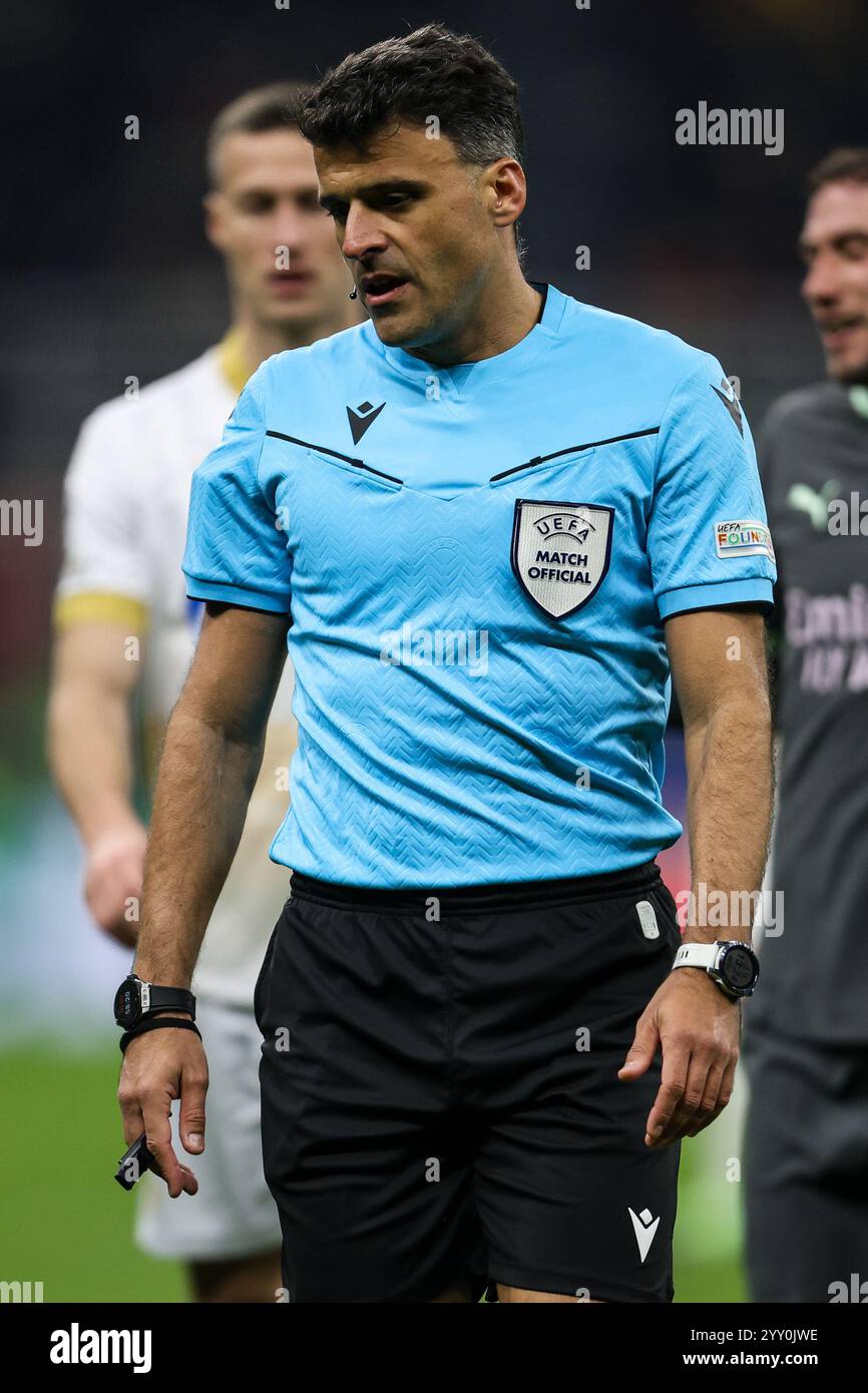 Jesús gil manzano referee hi-res stock photography and images - Alamy