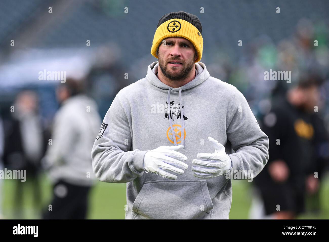 Pittsburgh Steelers linebacker T.J. Watt warms up before an NFL ...