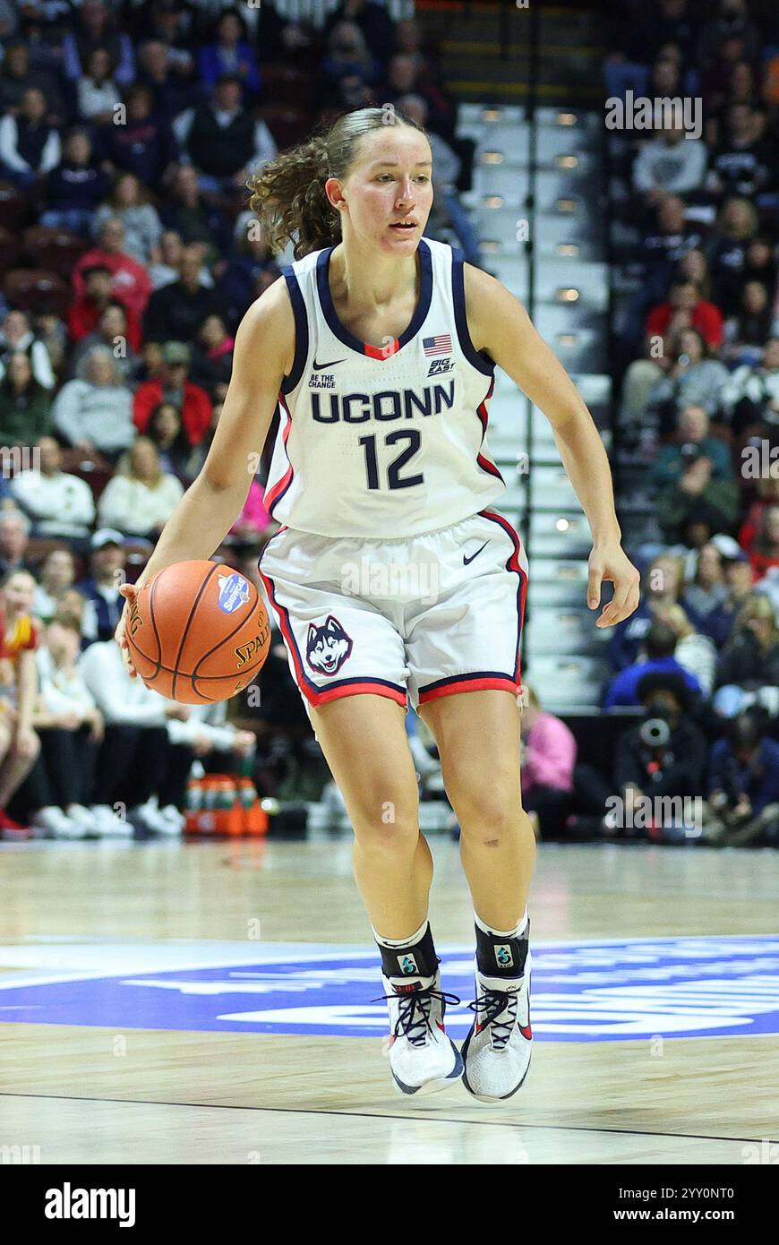 UNCASVILLE, CT - DECEMBER 17: UConn Huskies guard Ashlynn Shade (12) in ...