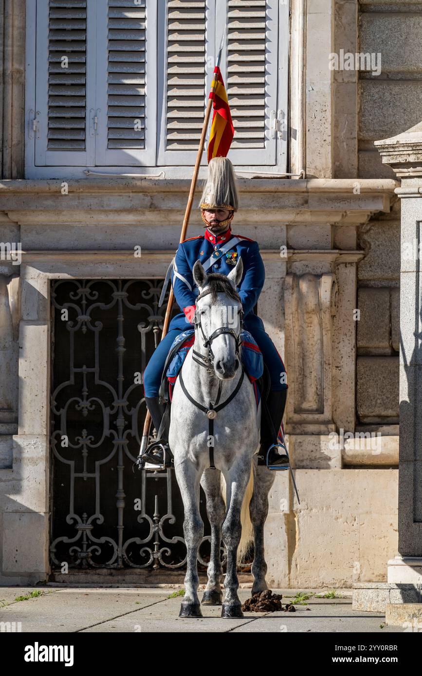 Changing of the Royal Guard ceremony at Royal Palace of Madrid (Palacio ...