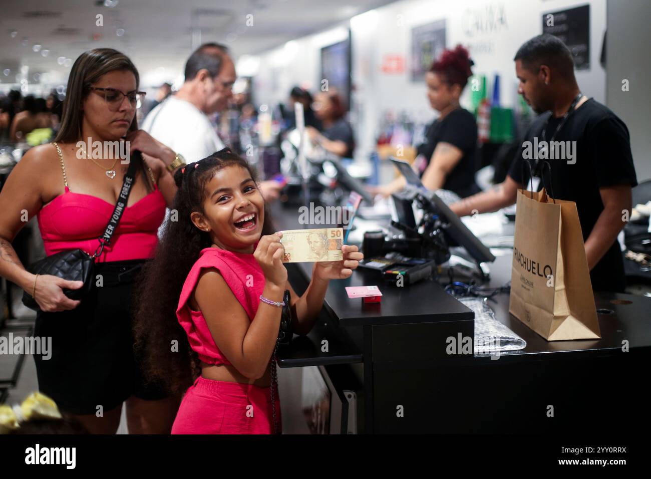 PE - RECIFE - 12/18/2024 - RECIFE, SHOPPING MALL MOVEMENT - Consumer ...