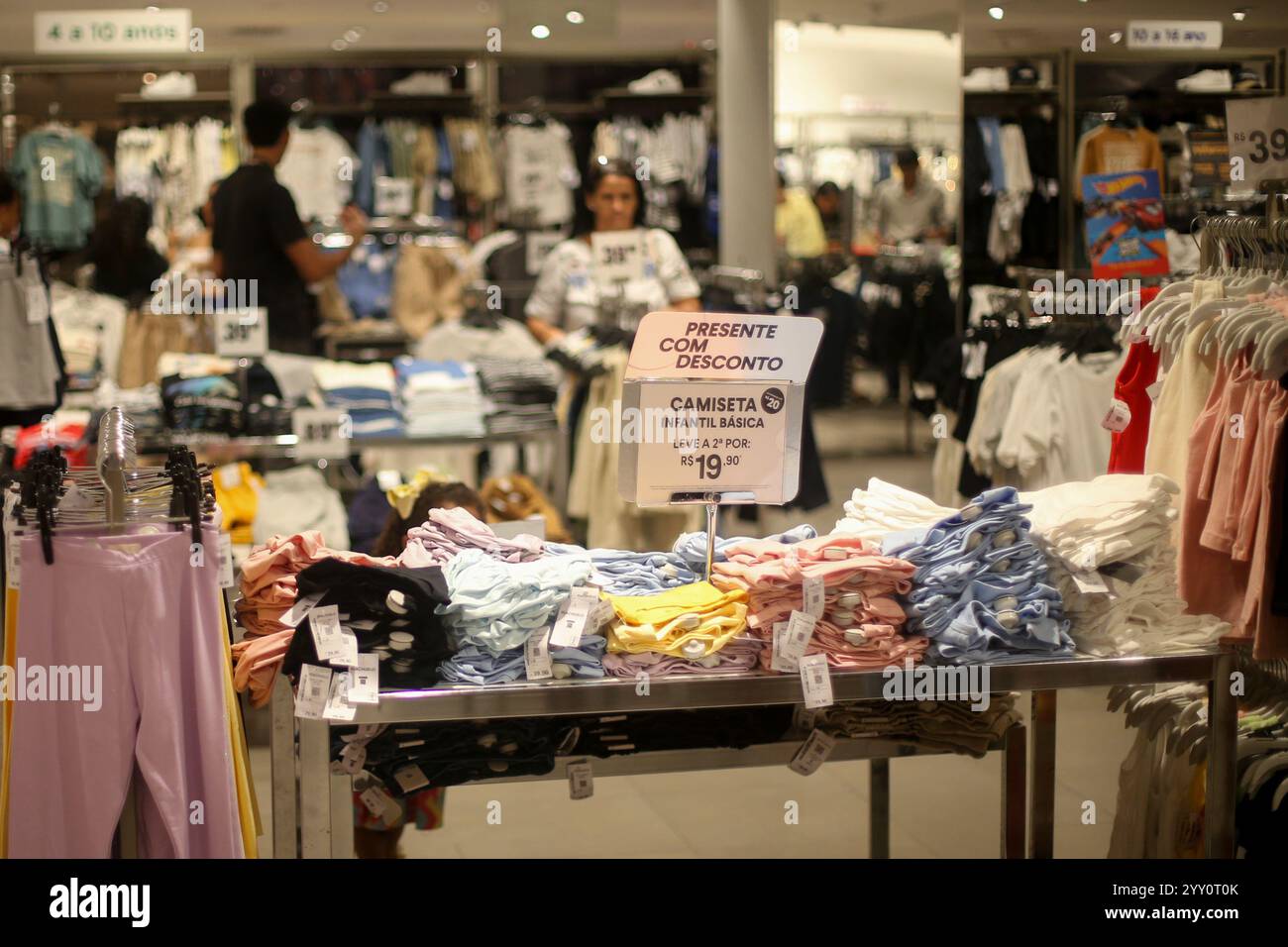 PE - RECIFE - 12/18/2024 - RECIFE, SHOPPING MALL MOVEMENT - Consumer ...