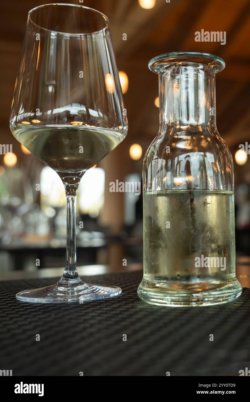 Chilled ambiance hi-res stock photography and images - Alamy