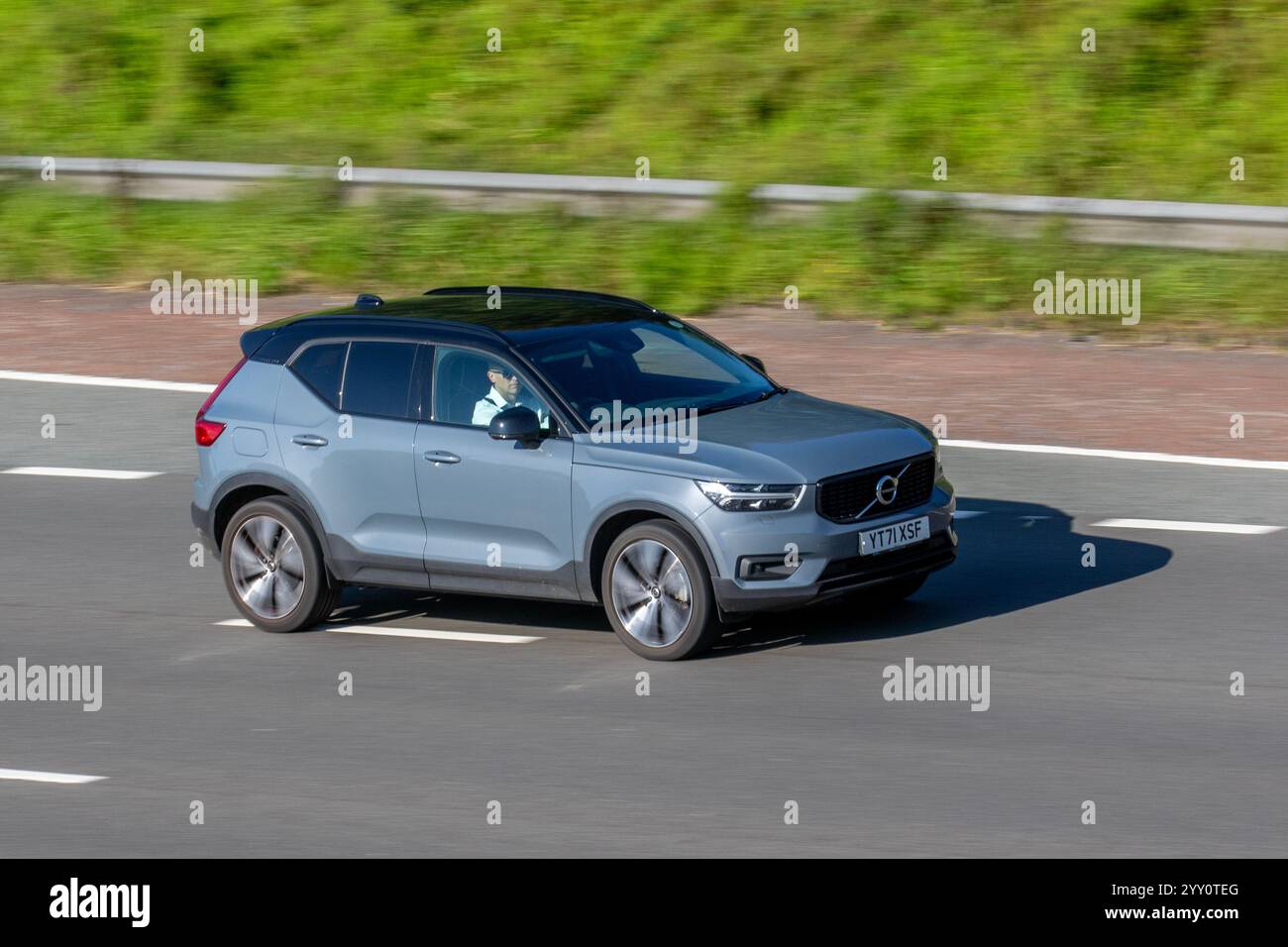 Volvo Xc40 Rdesign PRO T5 Recharge; Petrol Plug-in Hybrid Volvo XC40 SUV R-Design Pro car ...