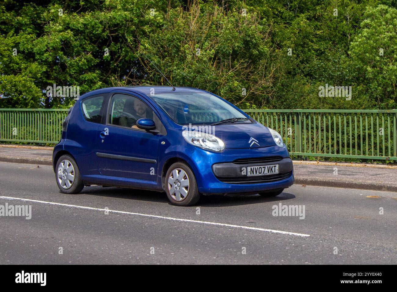 2007 Blue Citroën C1 Rhythm 3dr hatchback car is a light car with a 1.0 ...