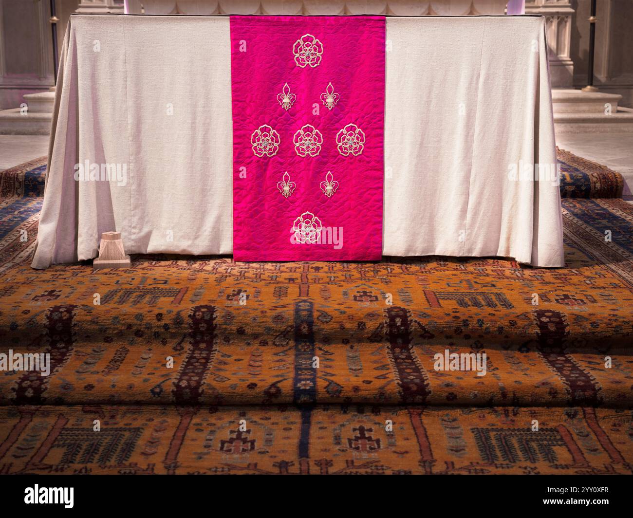 Altar of the sanctuary hi-res stock photography and images - Alamy