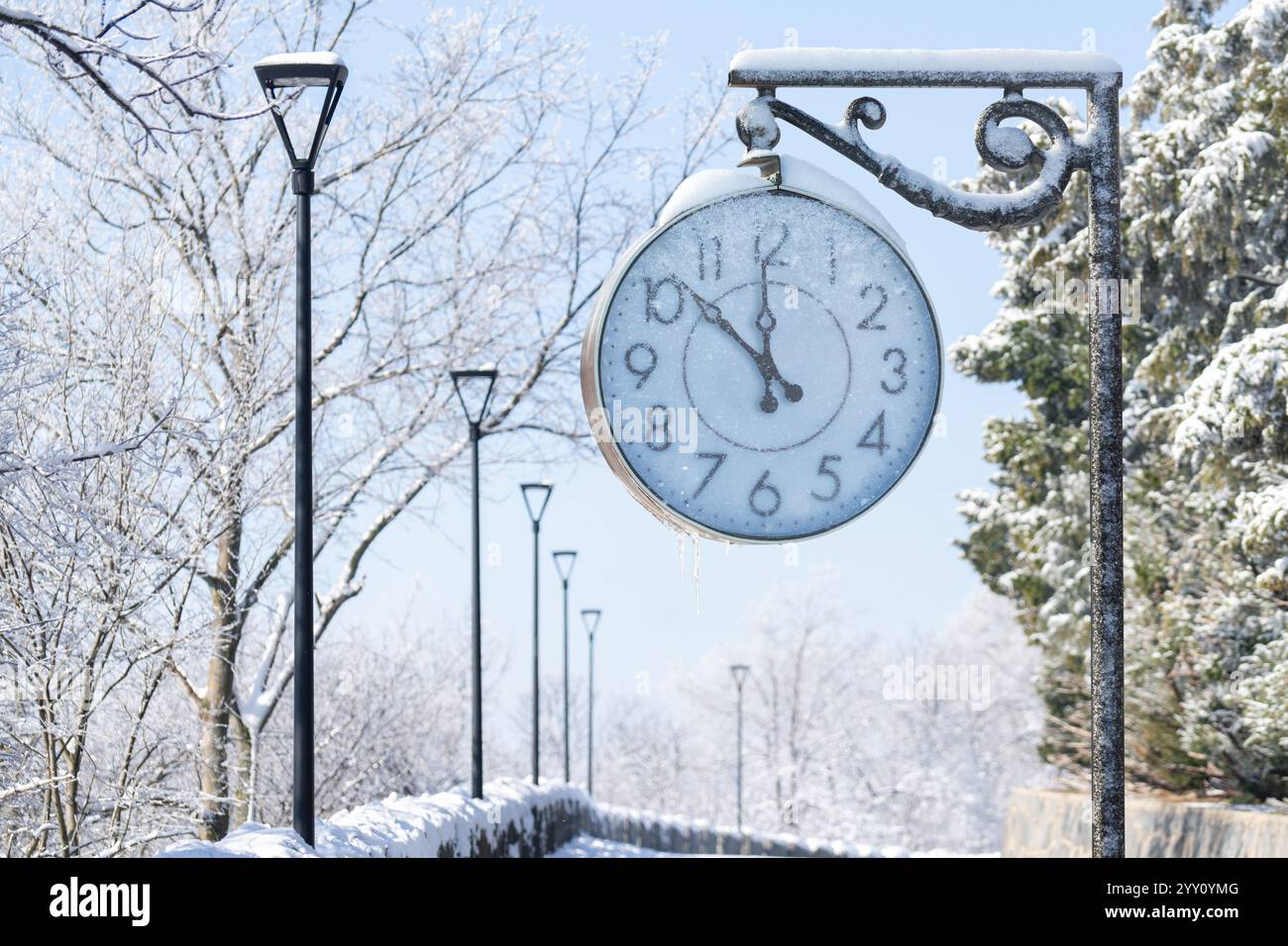 Time countdown clock hi-res stock photography and images - Alamy