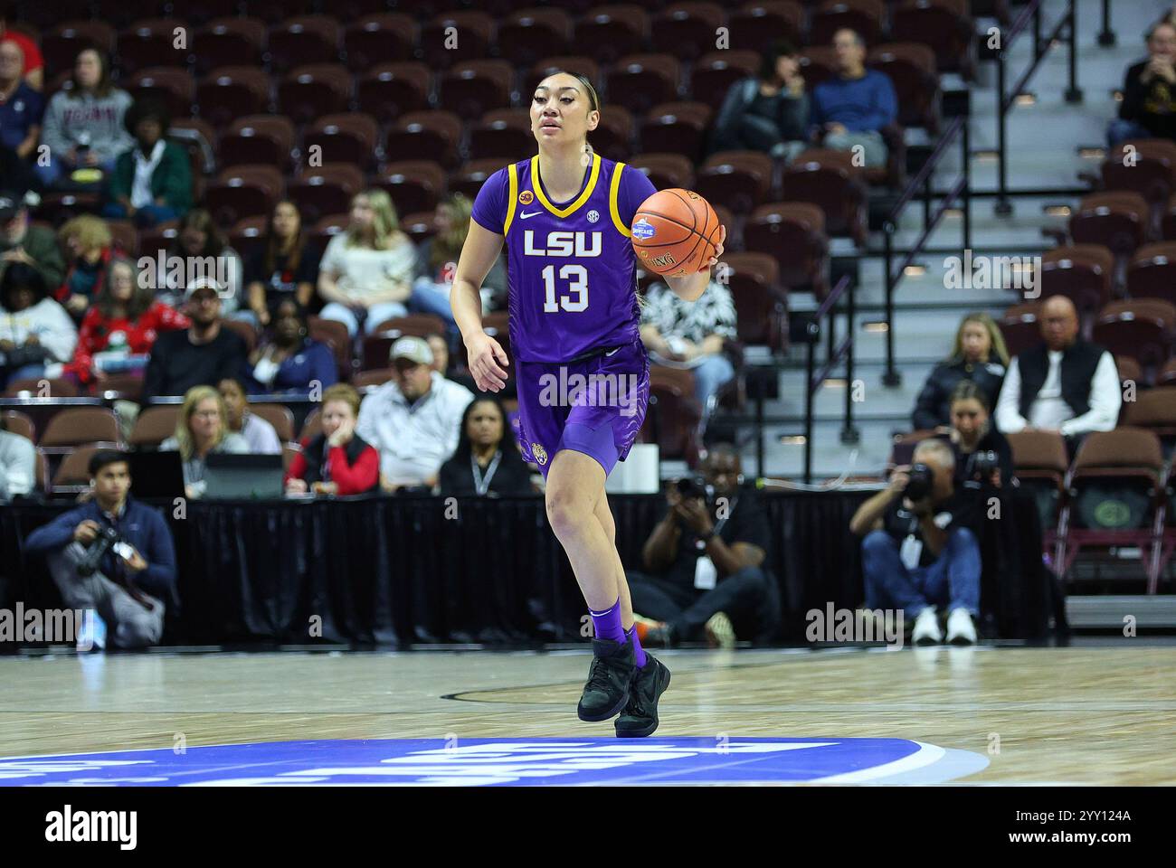 UNCASVILLE, CT - DECEMBER 17: LSU Lady Tigers guard Last-Tear Poa (13 ...