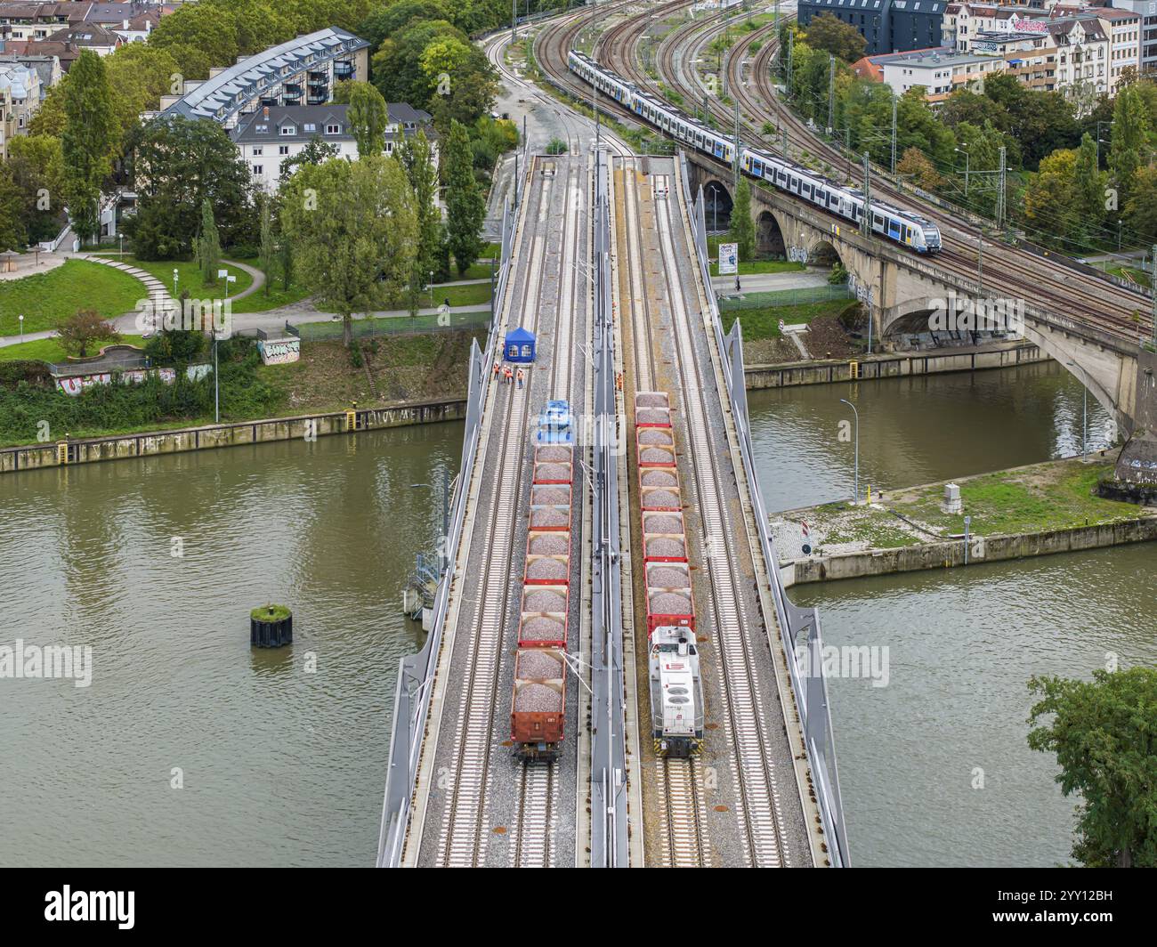 Overhead load hi-res stock photography and images - Alamy
