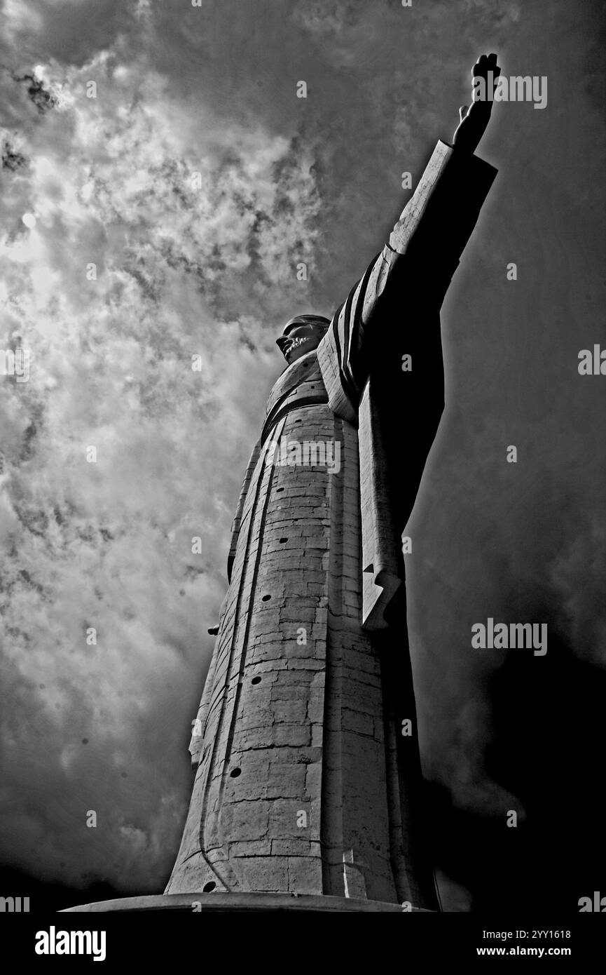 Dramatic sky in iconic Black and White Stock Photos & Images - Alamy