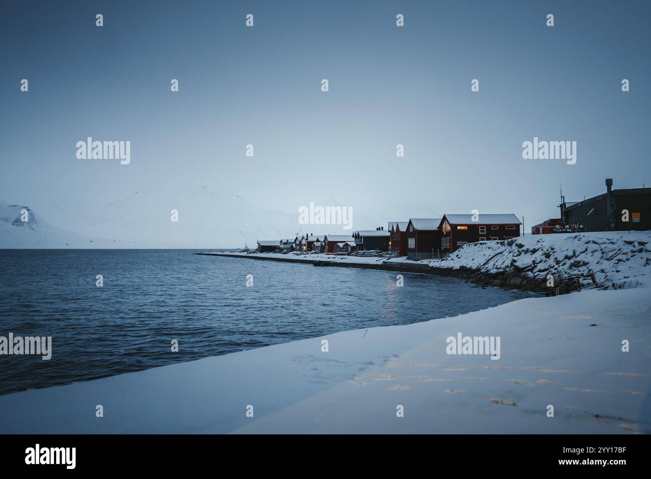 Houses in Longyearbyen, Svalbard by the arctic ocean Stock Photo - Alamy
