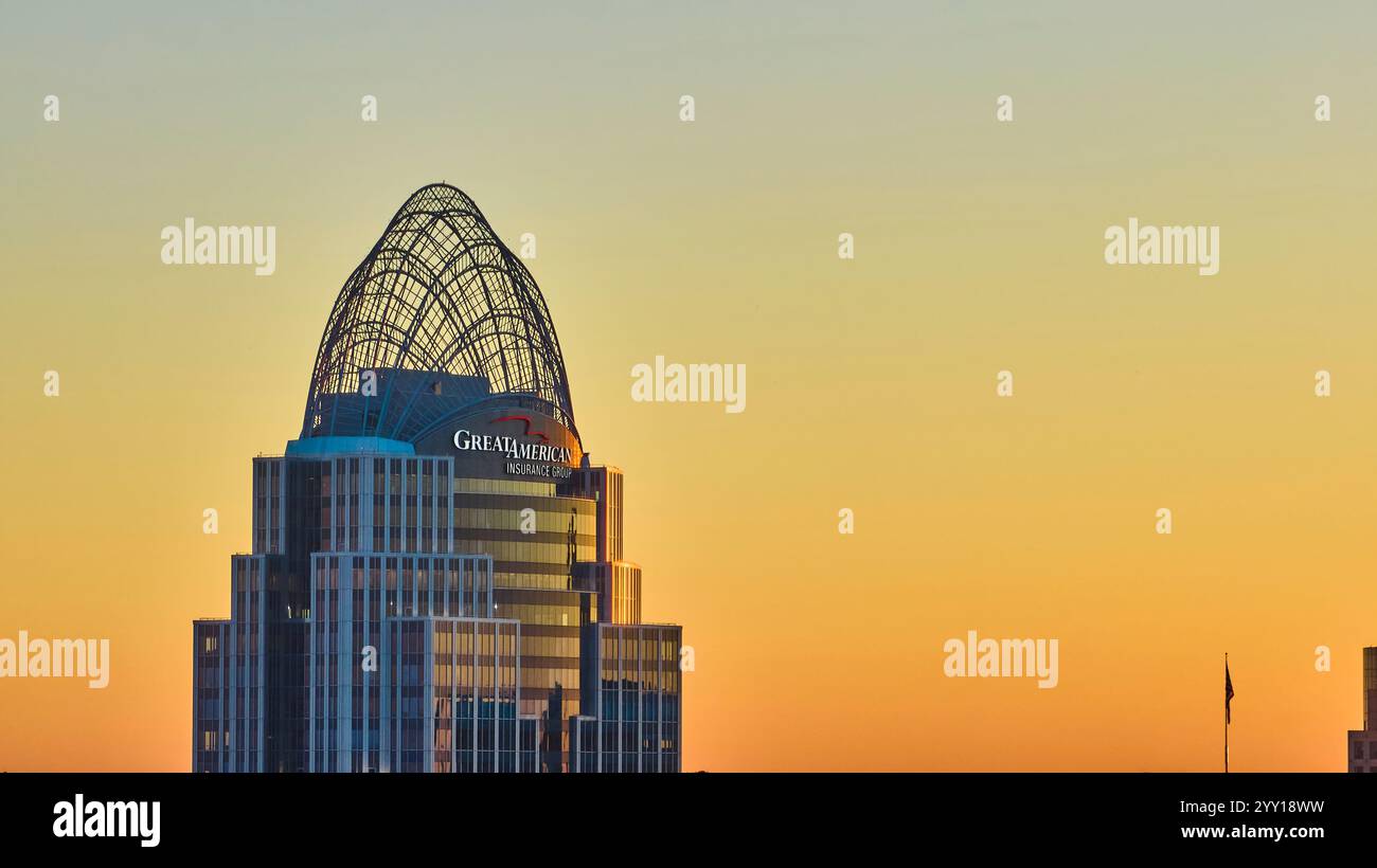 Aerial of Great American Tower at Sunset in Cincinnati Stock Photo - Alamy