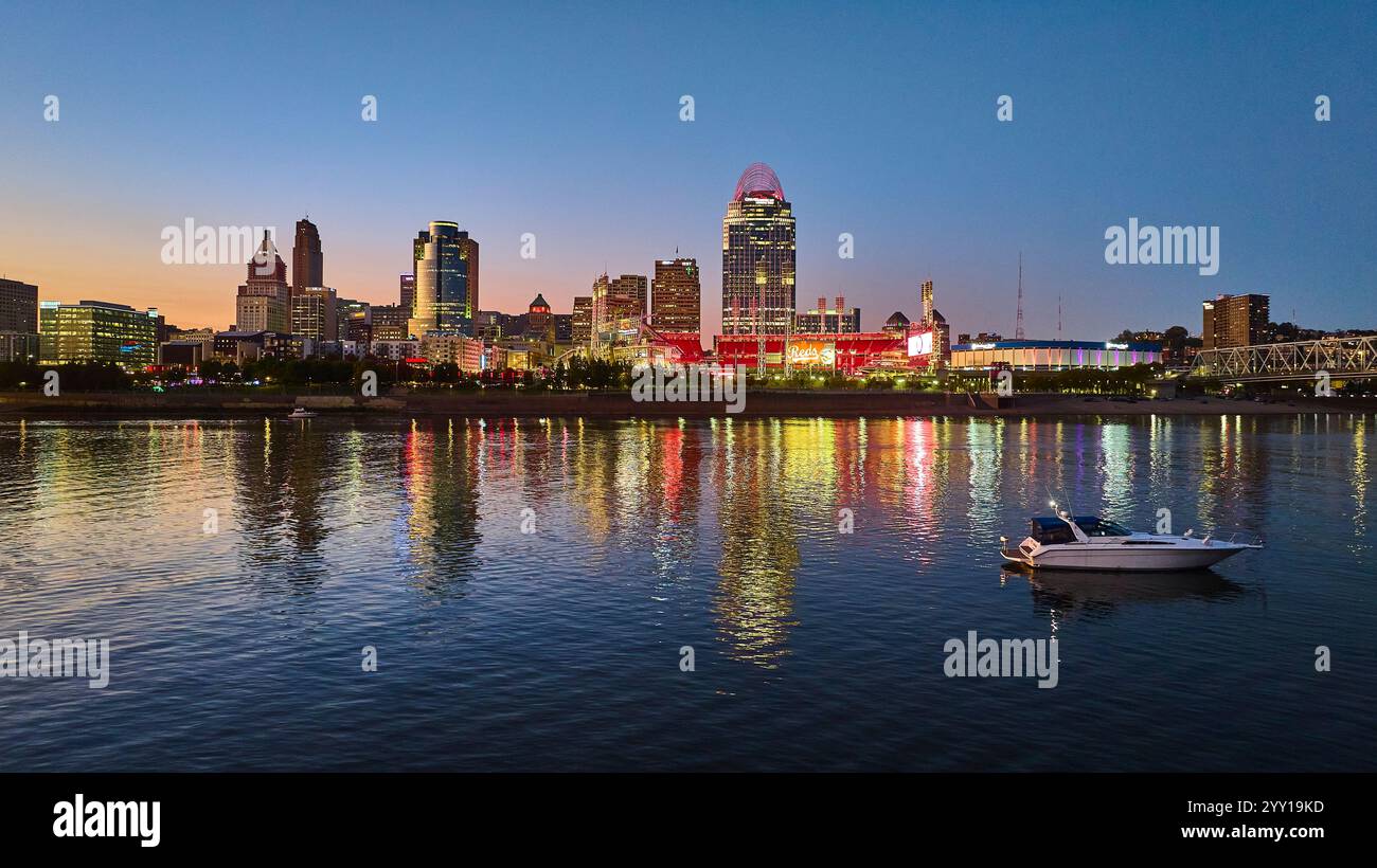 Cincinnati night ohio river aerial hi-res stock photography and images ...
