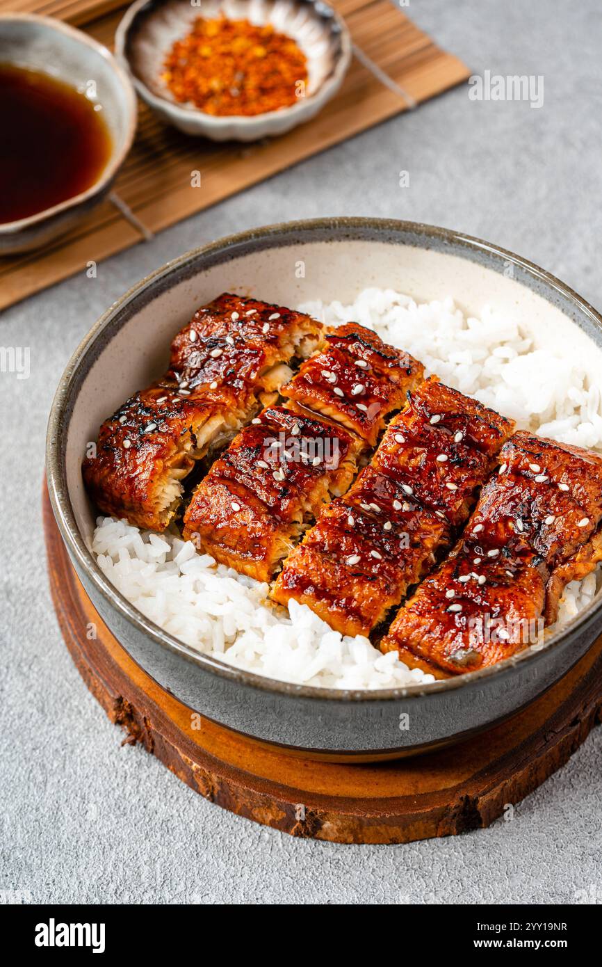 Unagi donburi It consists of a donburi type large bowl filled with ...