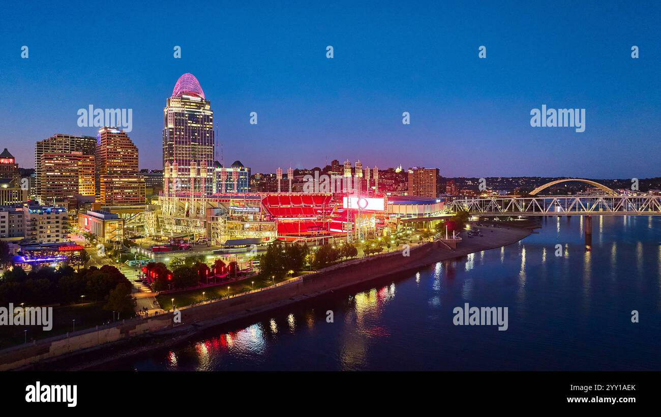 Cincinnati night ohio river aerial hi-res stock photography and images ...