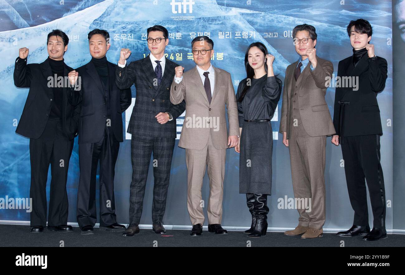 Seoul, South Korea. 18th Dec, 2024. (L to R) South Korean actors Park ...